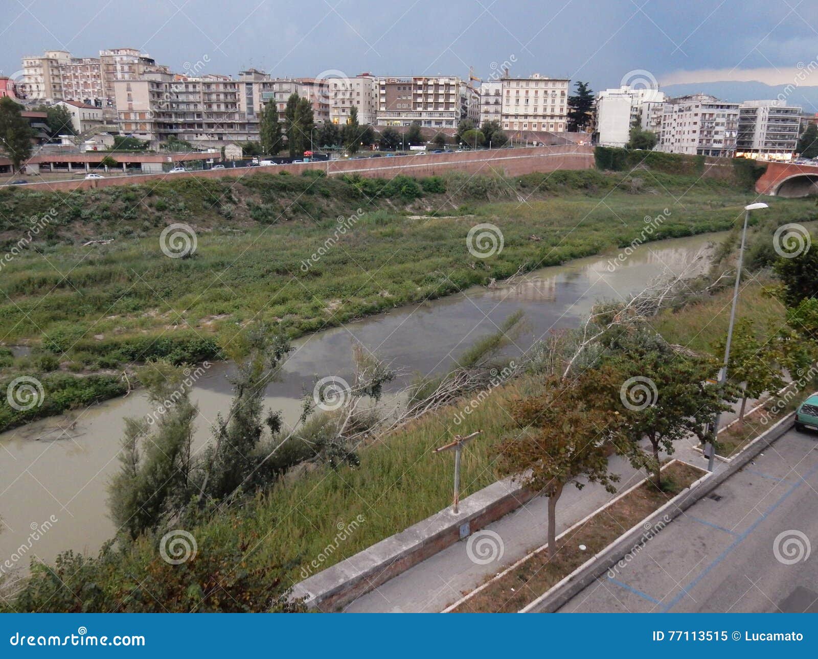 Derramamiento De Las Aguas Residuales Imagen de archivo - Imagen de ...