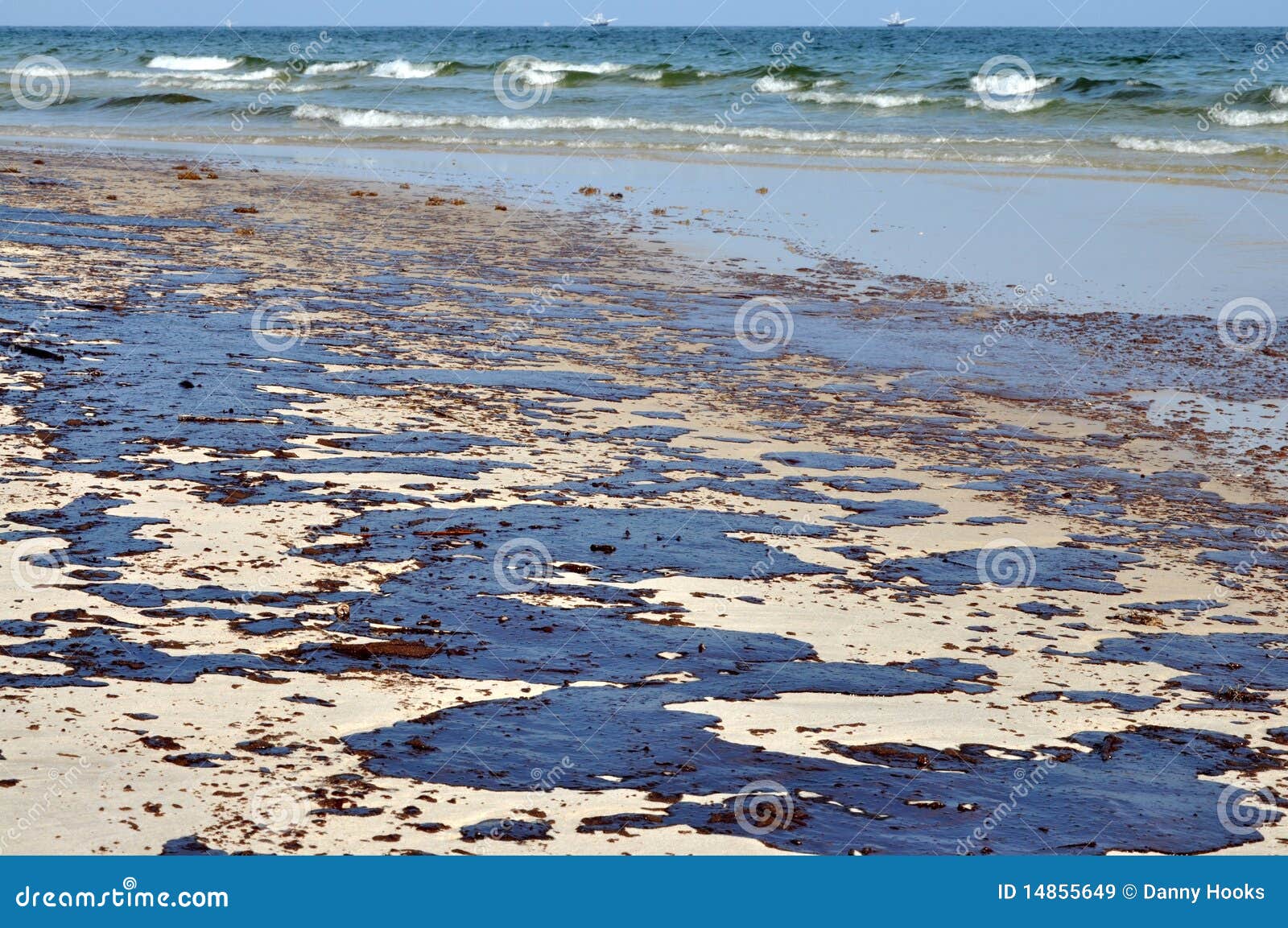 Derramamiento De Petróleo En La Playa Imagen de archivo - Imagen de ...