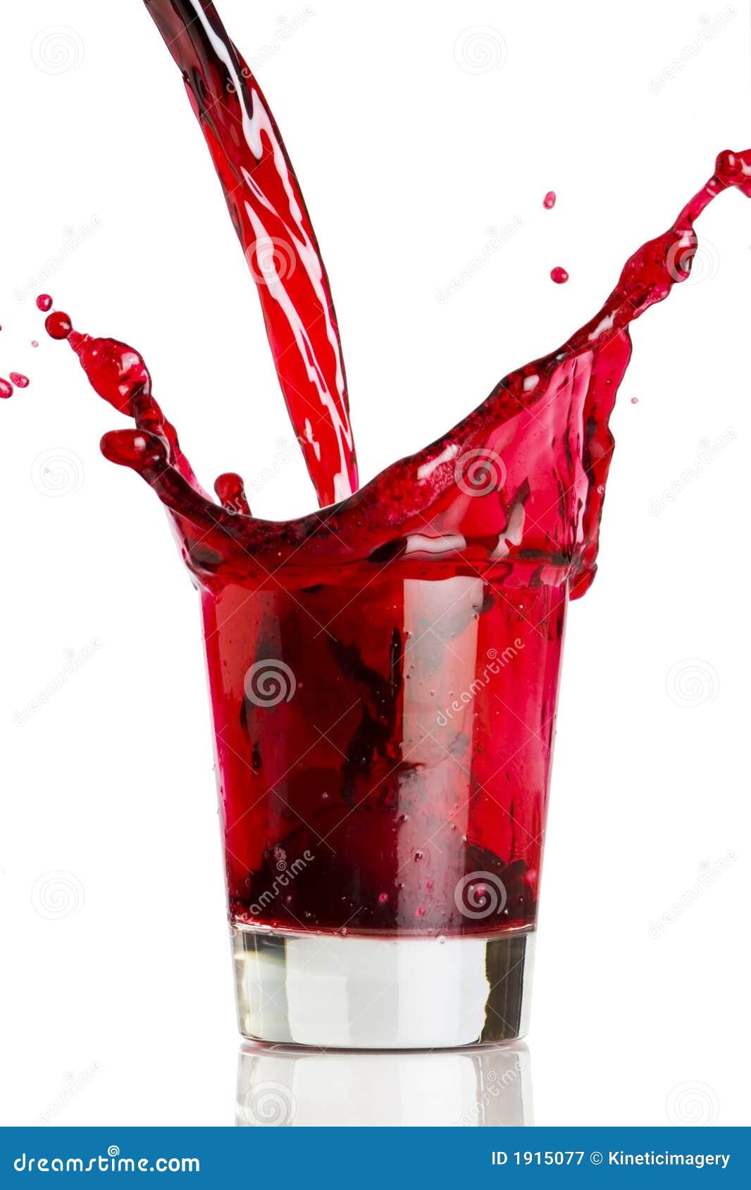 Derramando Uma Bebida Vermelha Imagem de Stock - Imagem de respingo ...