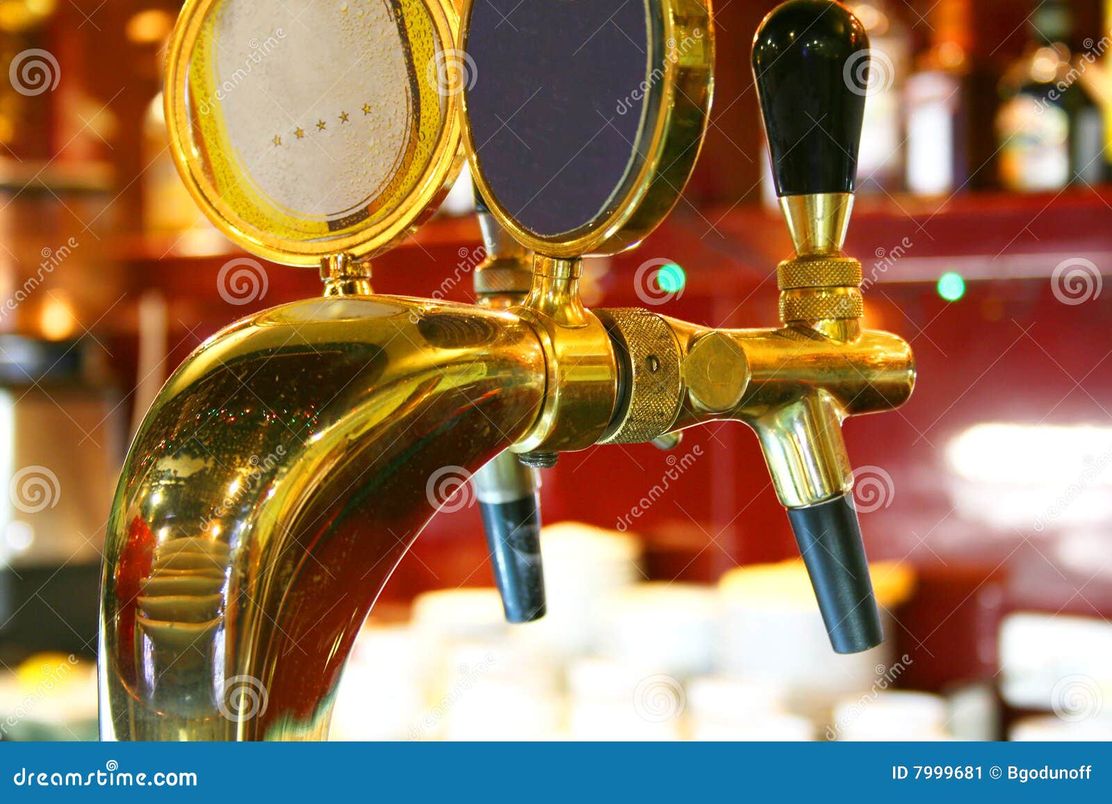 Derrame mi cerveza imagen de archivo. Imagen de contador - 7999681