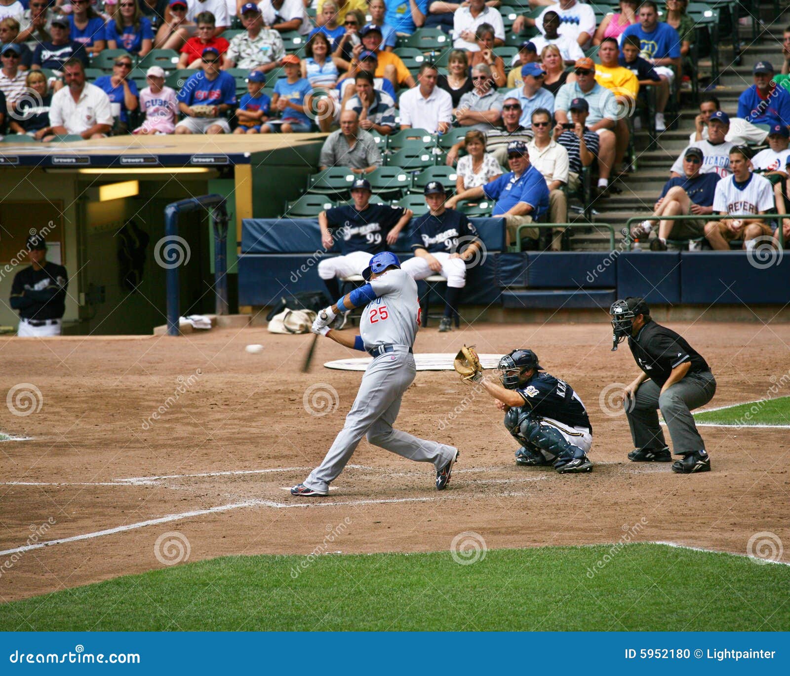 Derrek Lee batting editorial image. Image of batter, base - 5952180
