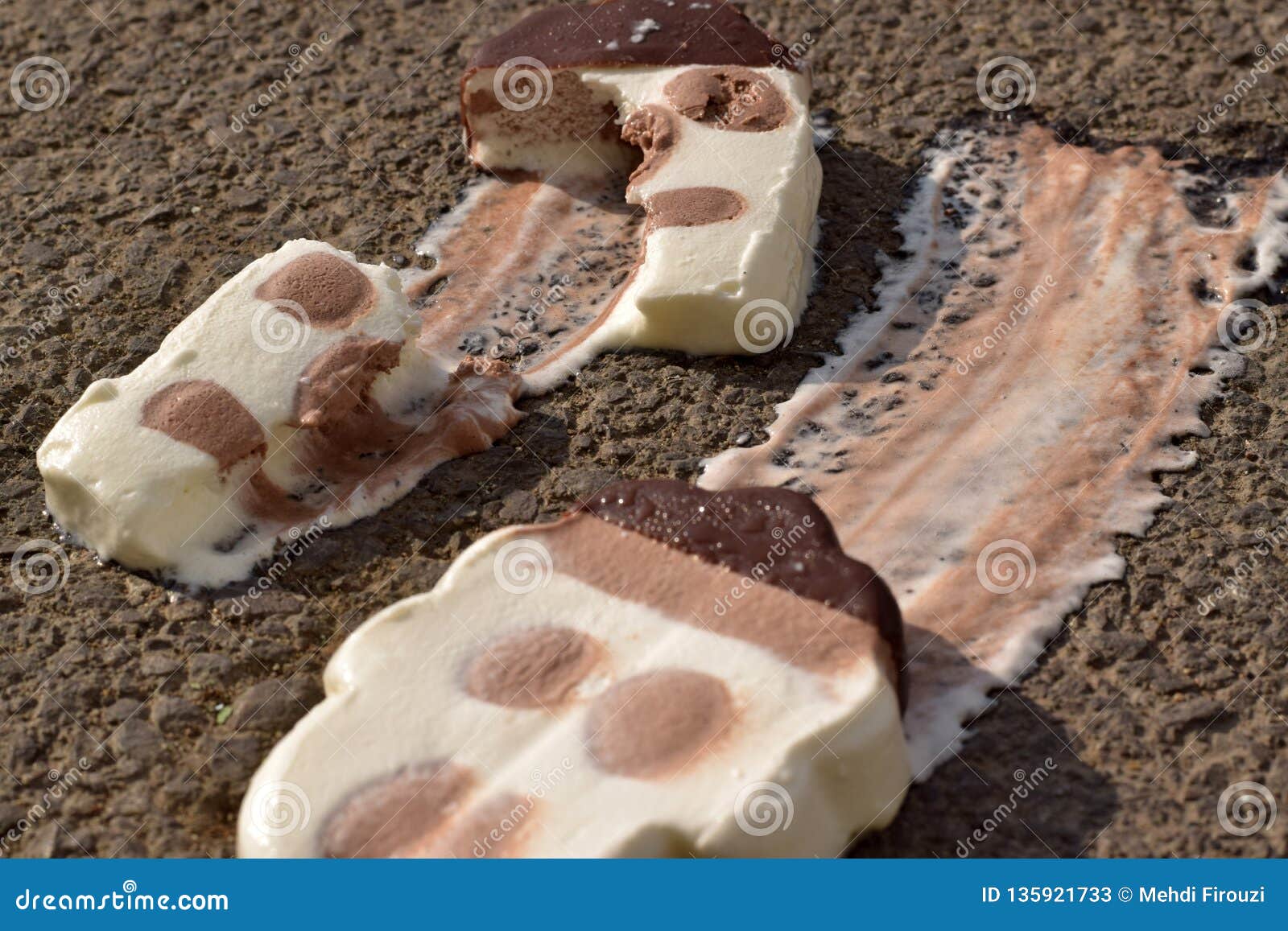 Derretida Helado En La Tierra Imagen de archivo - Imagen de tierra ...