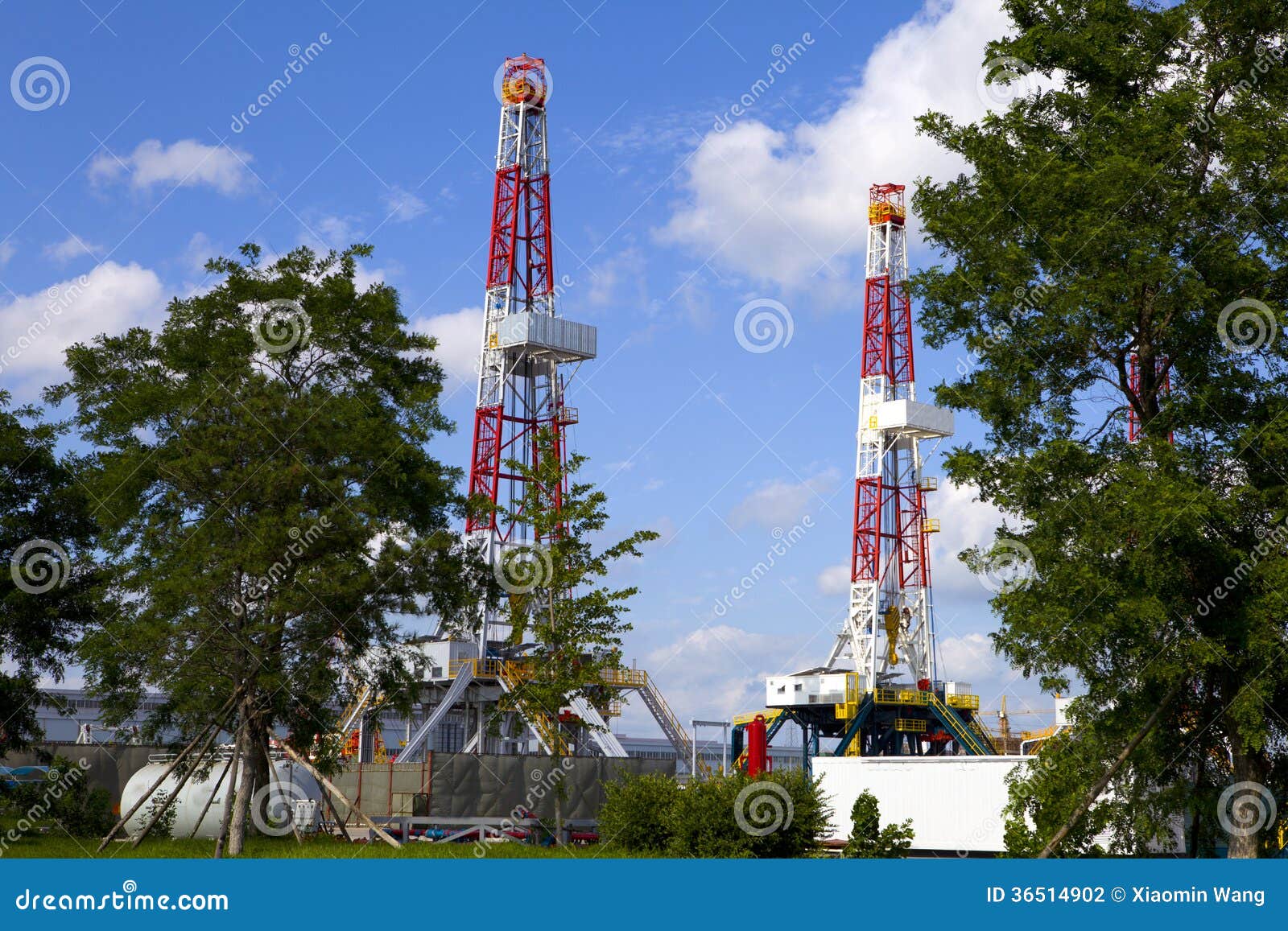 Derrick stock photo. Image of fieldwork, chain, construction - 36514902
