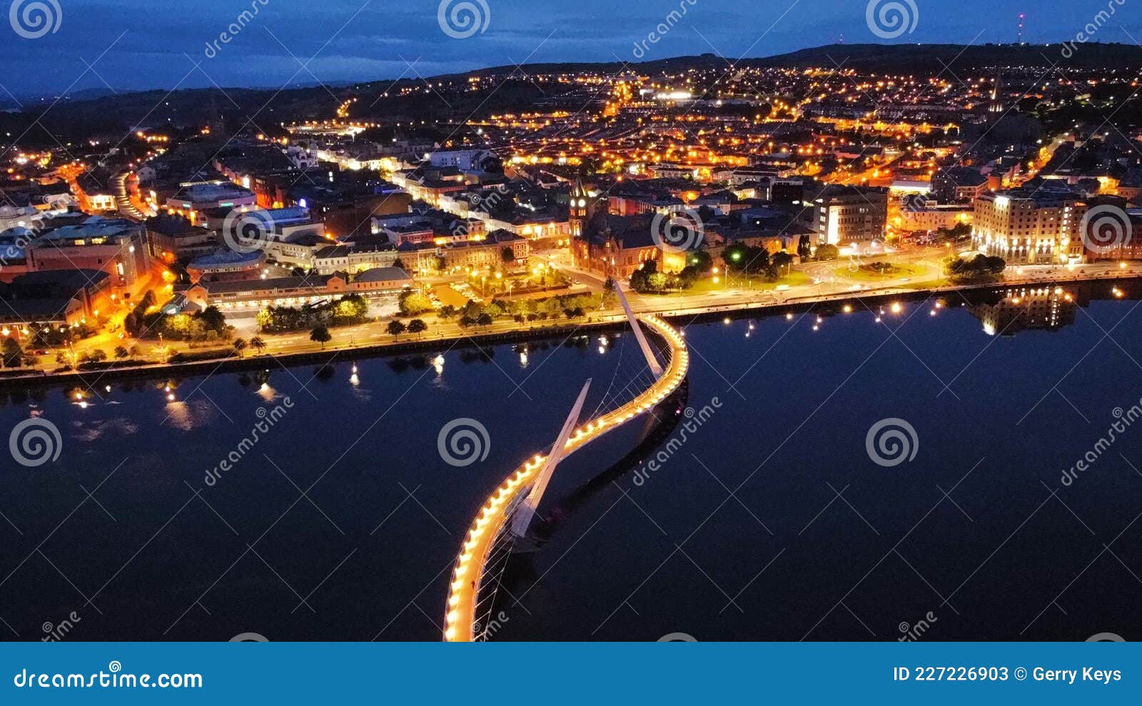 Derry /Londonderry at Night Stock Image - Image of bridge, evening ...
