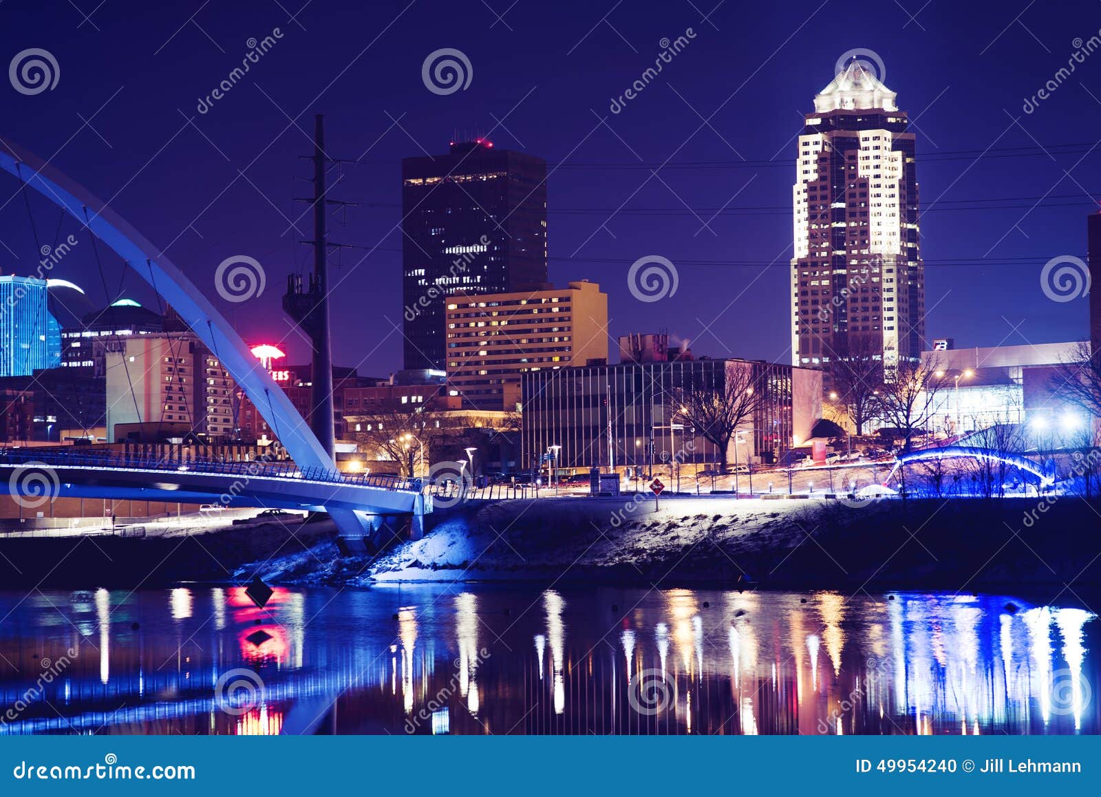 Des Moines, Iowa foto de archivo. Imagen de moines, noche - 49954240