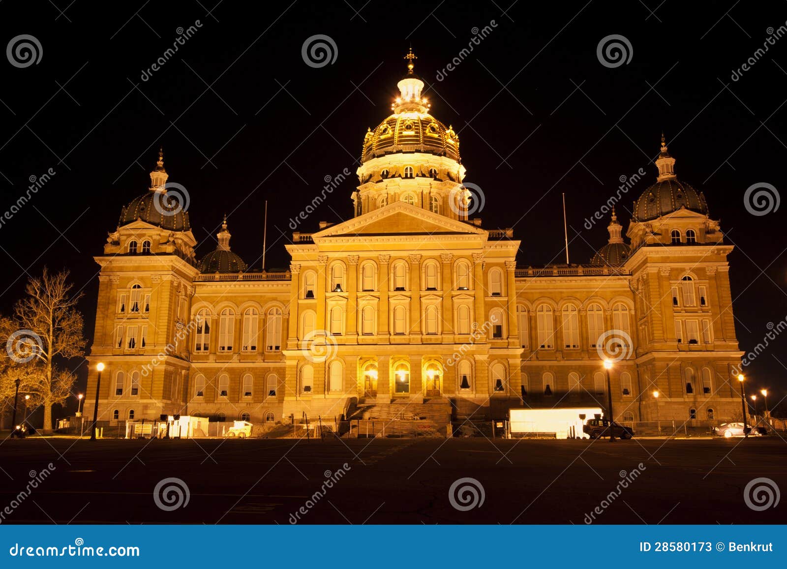 Des Moines, Iowa - State Capitol Building Stock Image - Image of black ...
