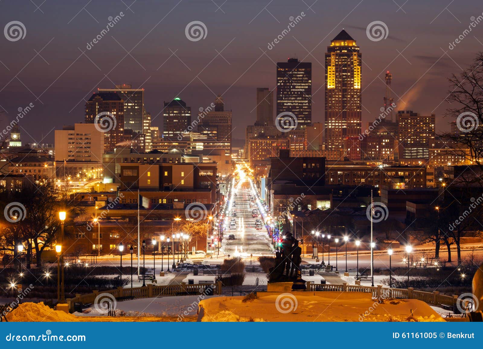 Des Moines skyline stock image. Image of iowa, city, skyscraper - 61161005