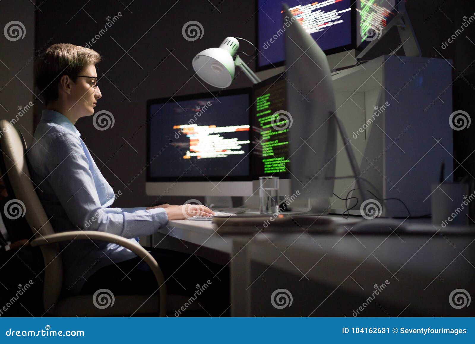 Desarrollador De Software En El Trabajo Imagen de archivo - Imagen de ...