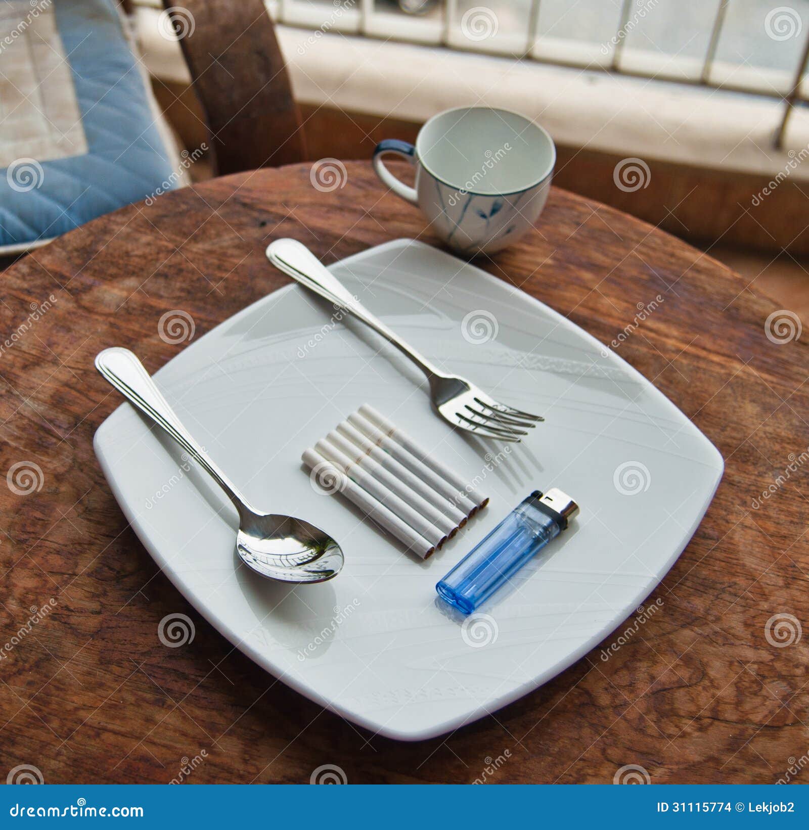 Desayuno del cigarrillo foto de archivo. Imagen de malsano - 31115774