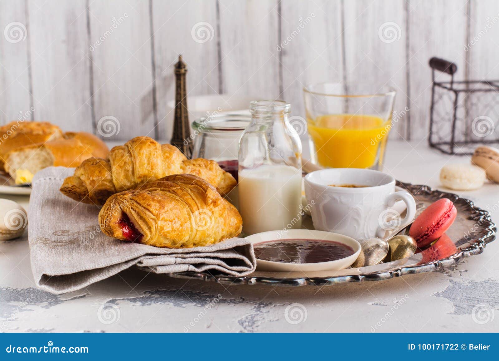 Desayuno Francés Tradicional Foto de archivo - Imagen de bebida ...