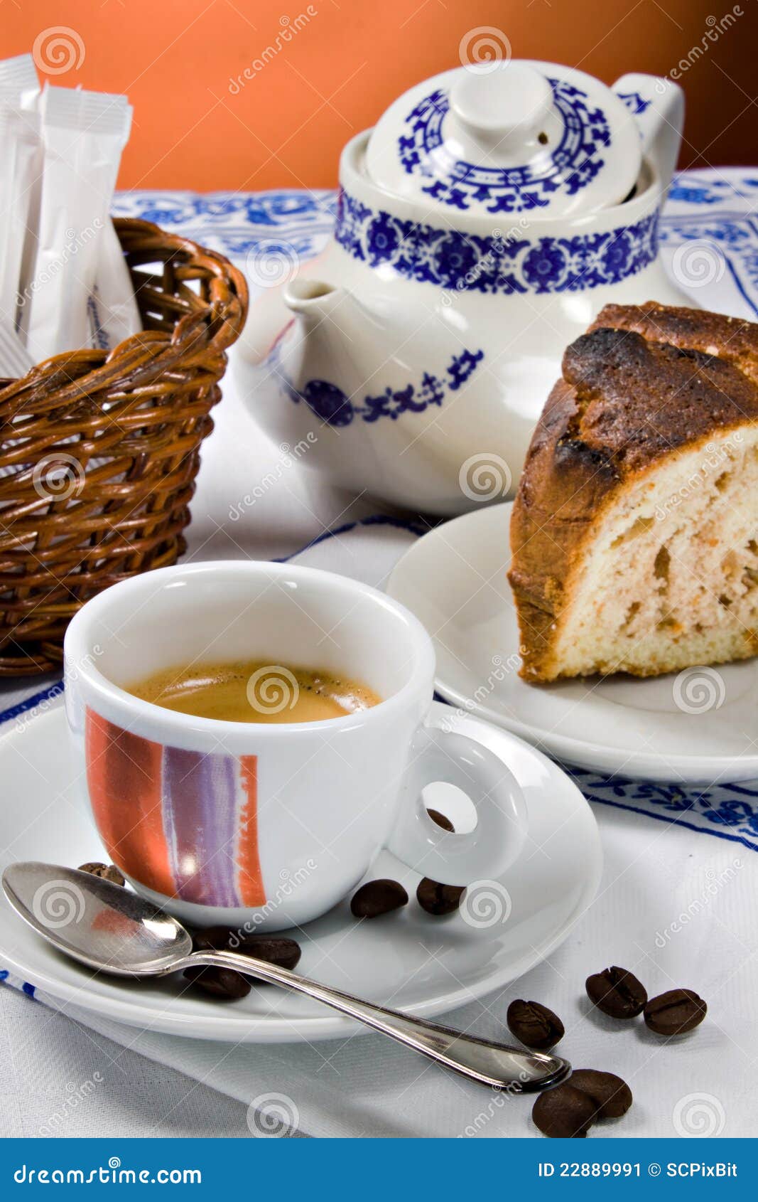 Desayuno italiano imagen de archivo. Imagen de primer - 22889991