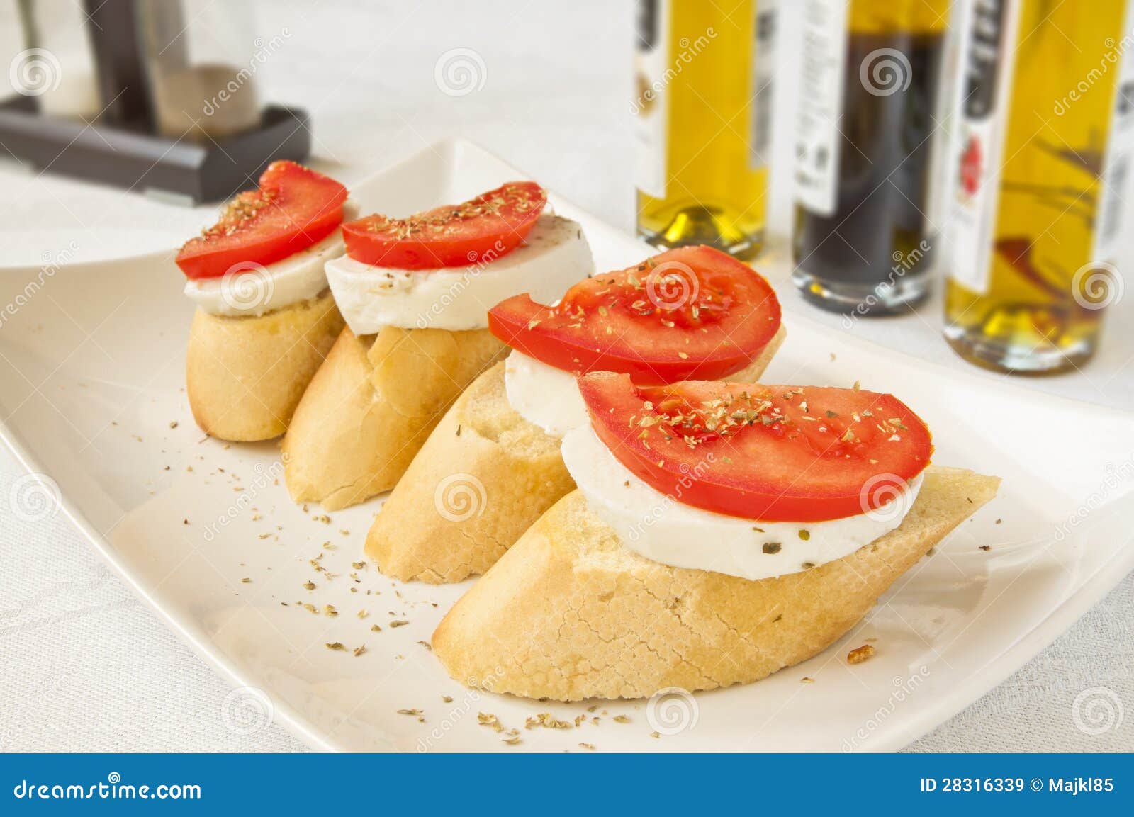 Desayuno italiano imagen de archivo. Imagen de mozarela - 28316339