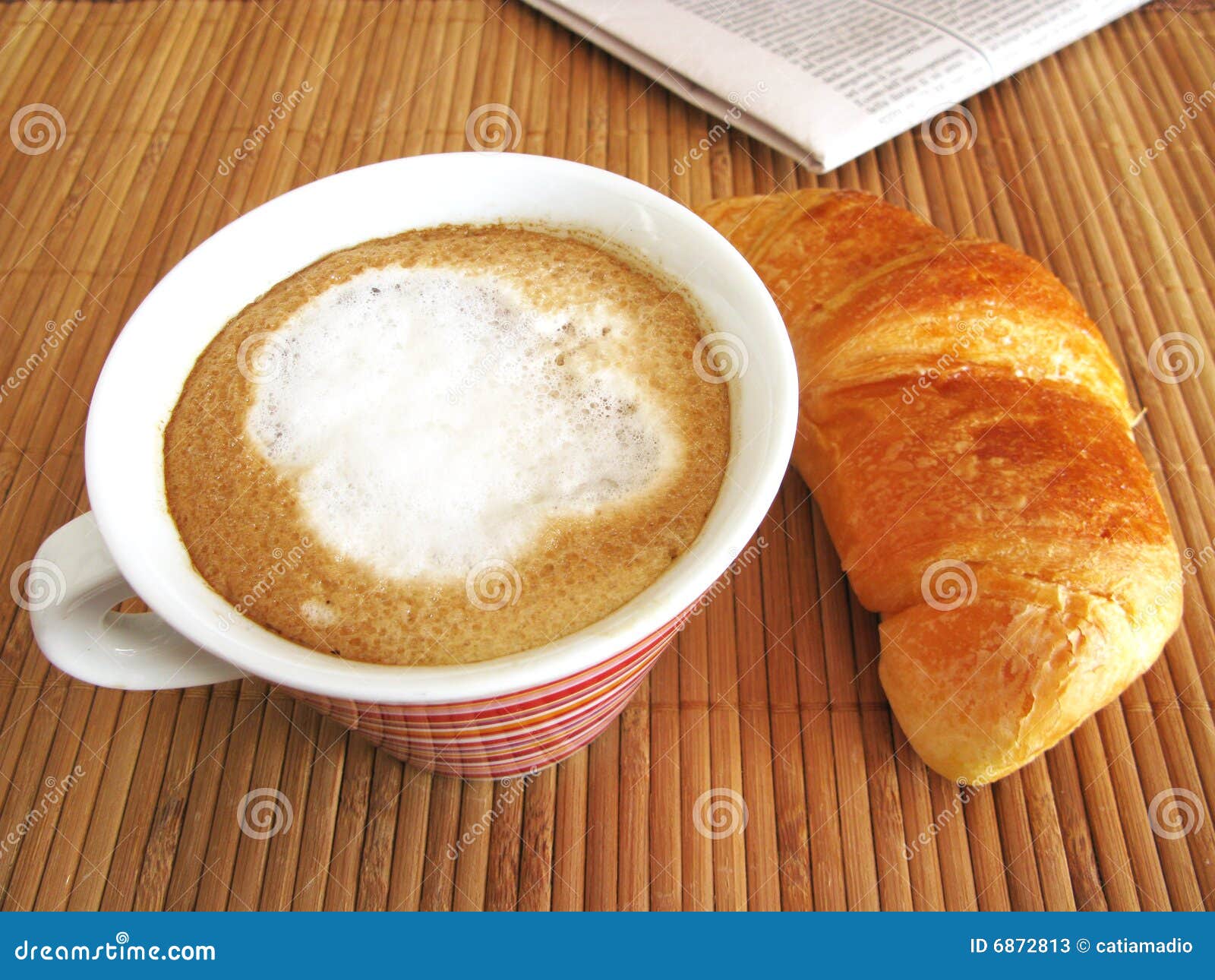 Desayuno italiano imagen de archivo. Imagen de crema, café - 6872813