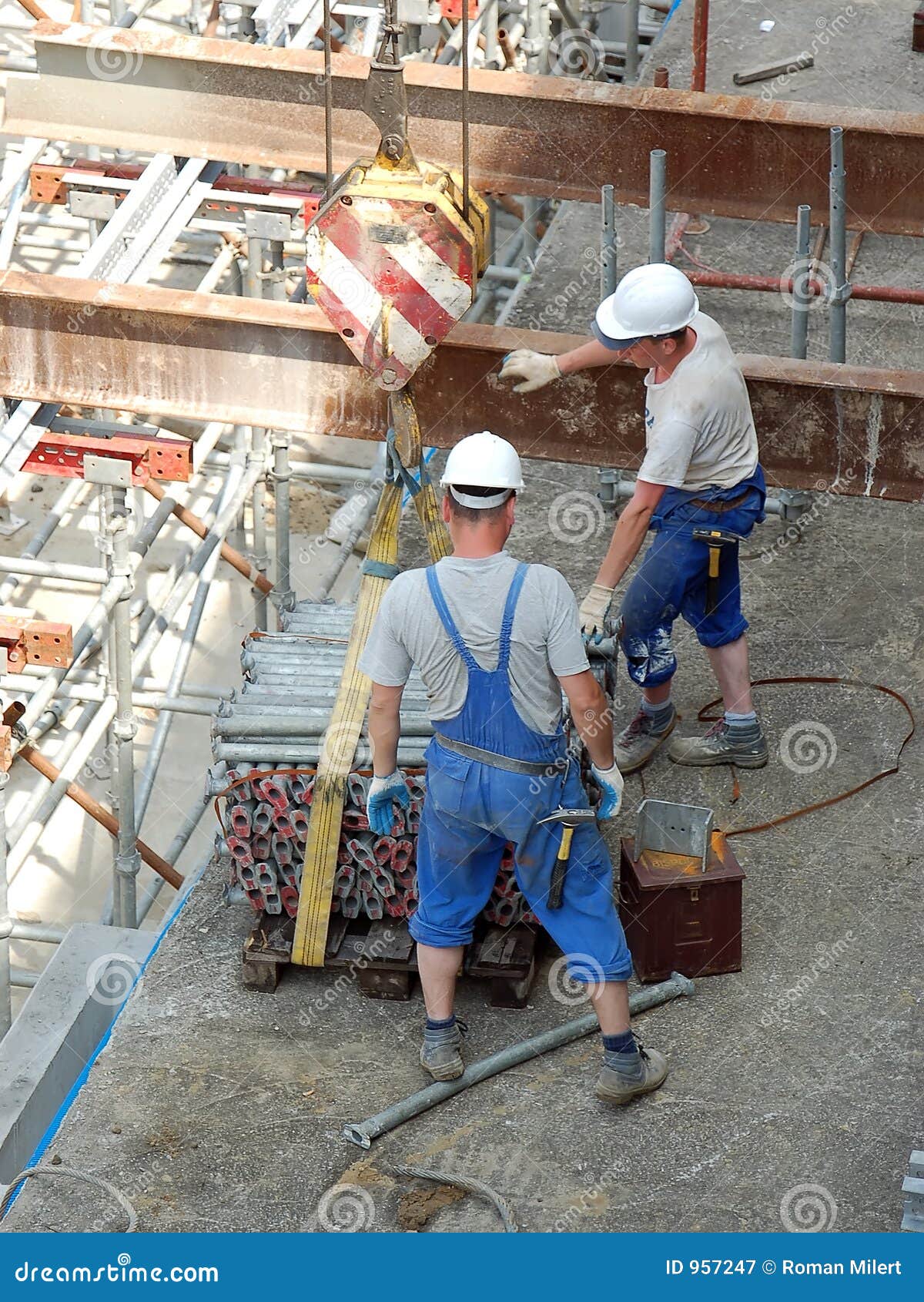 Descarregamento imagem de stock. Imagem de seguro, tubos - 957247