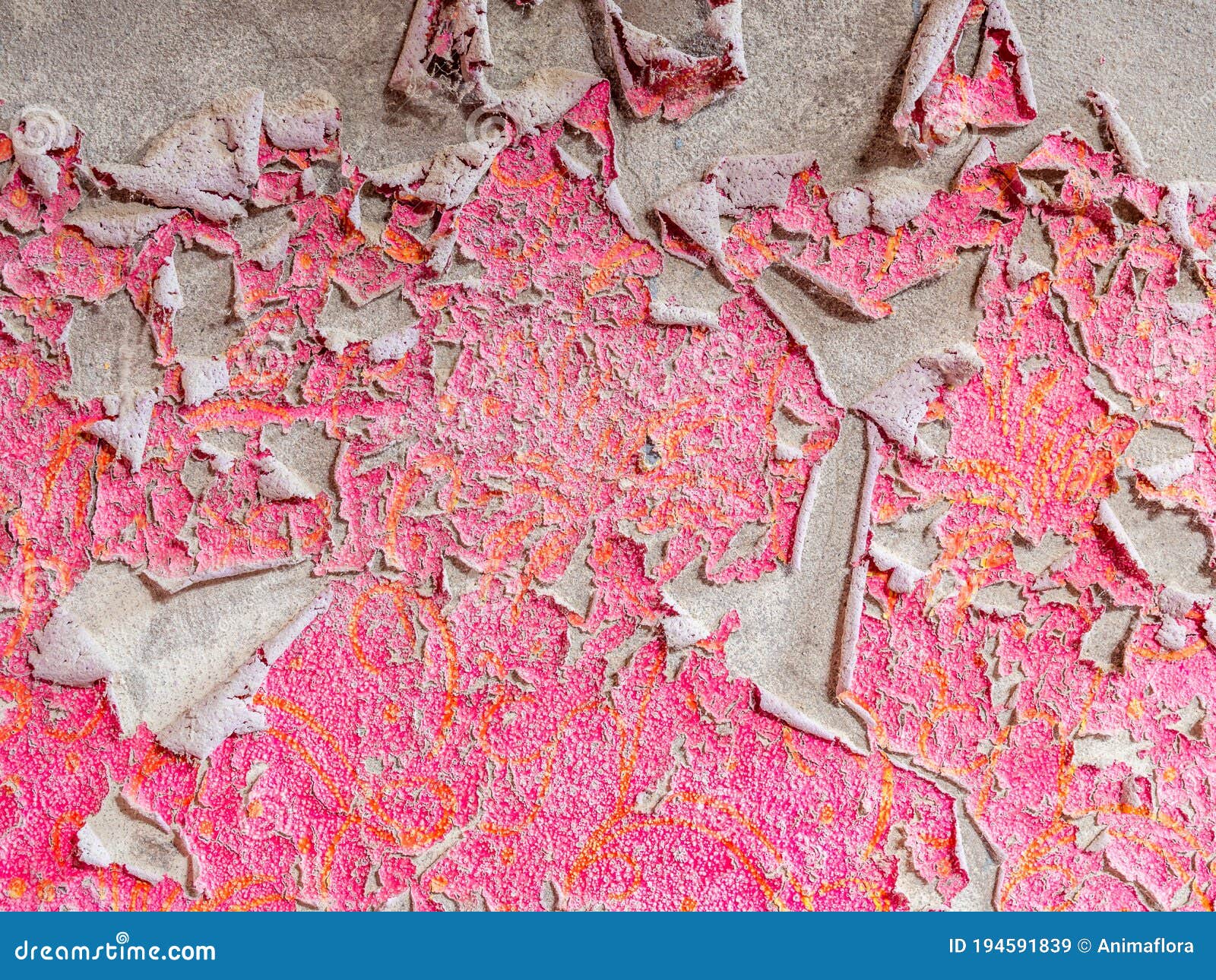 Descascando Uma Velha Parede Rosa De Uma Casa Imagem de Stock - Imagem ...