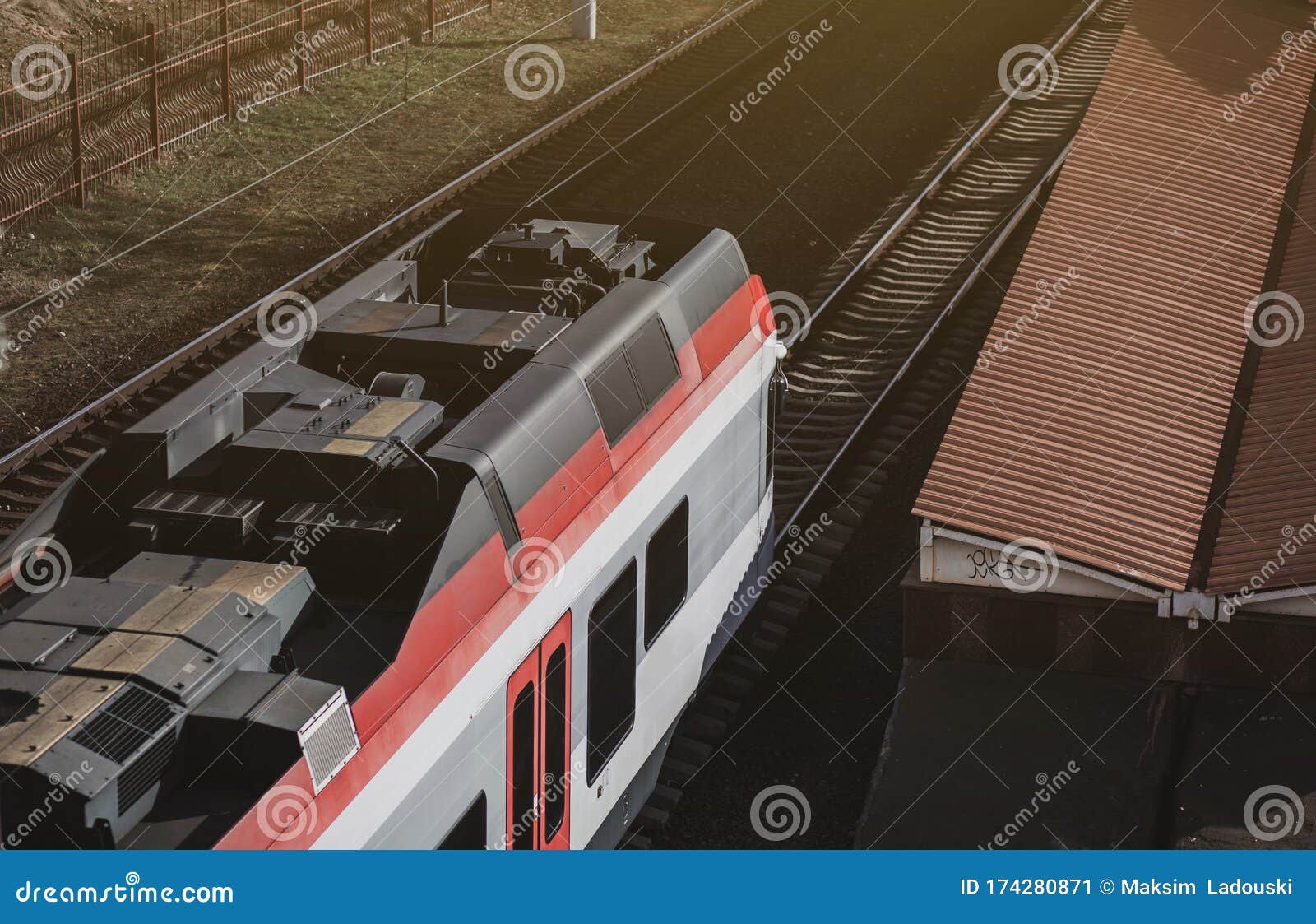 Descending Train on a Platform Stock Image - Image of perspective, city ...