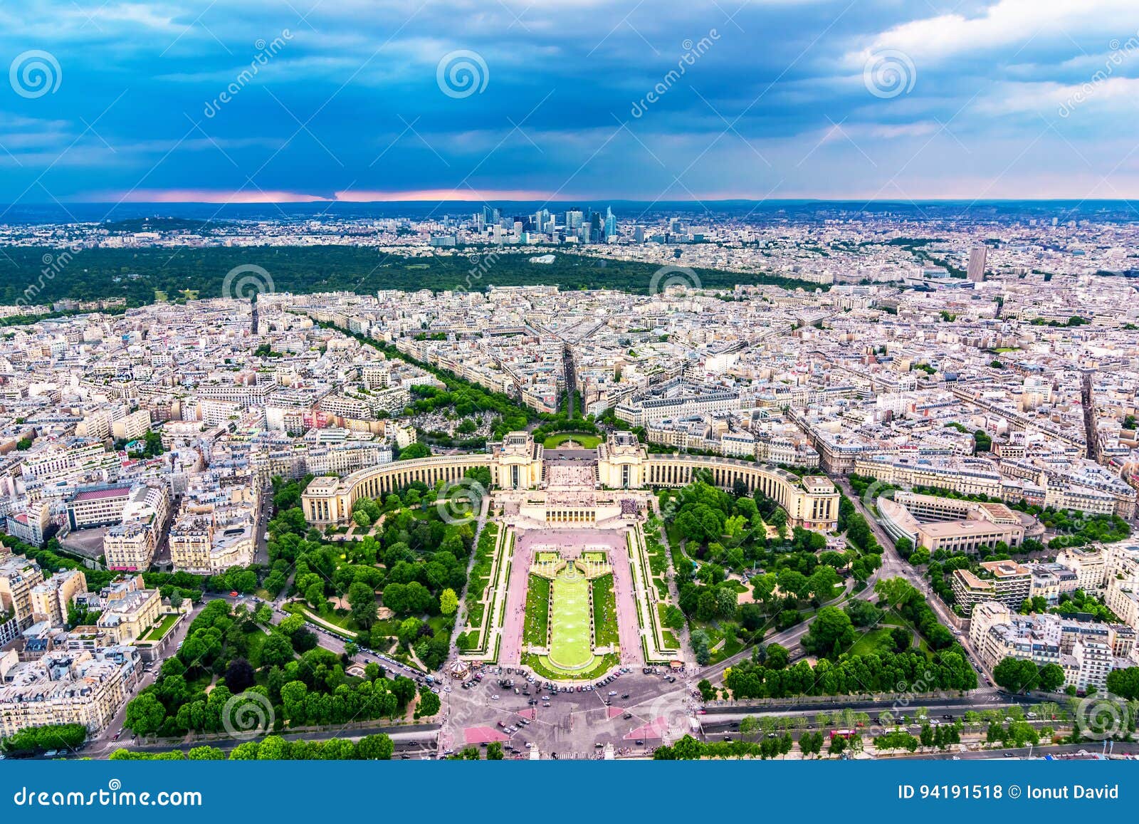 Descrizione Di Parigi Dalla Torre Eiffel Fotografia Stock - Immagine di ...