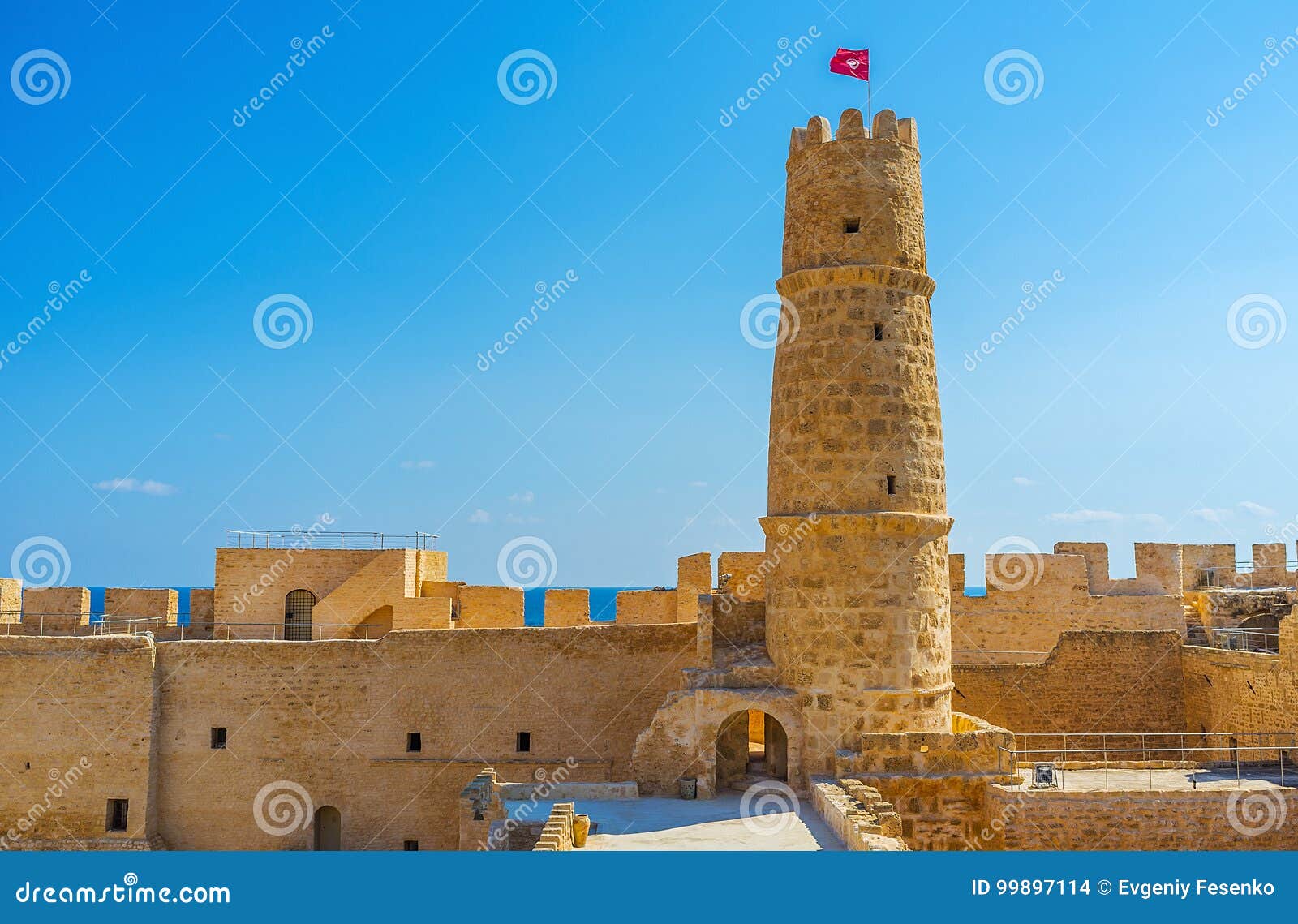 Descubra Ribat Medieval De Monastir Foto de Stock - Imagem de fortaleza ...