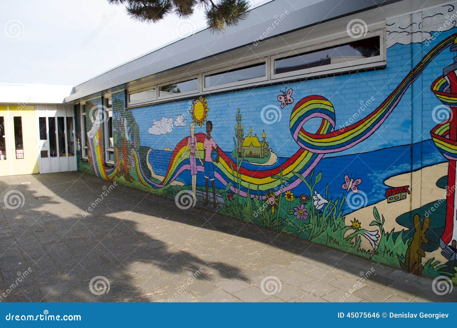 Desenhos Bonitos Na Parede Da Escola Foto de Stock - Imagem de cores ...