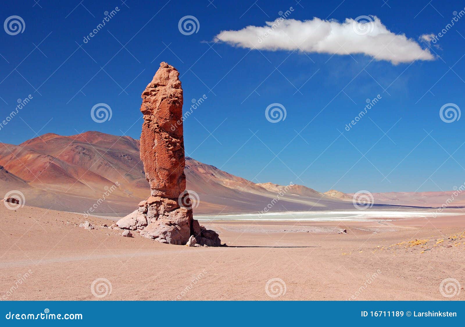 Deserowy halny fallus obraz stock. Obraz złożonej z niebo - 16711189