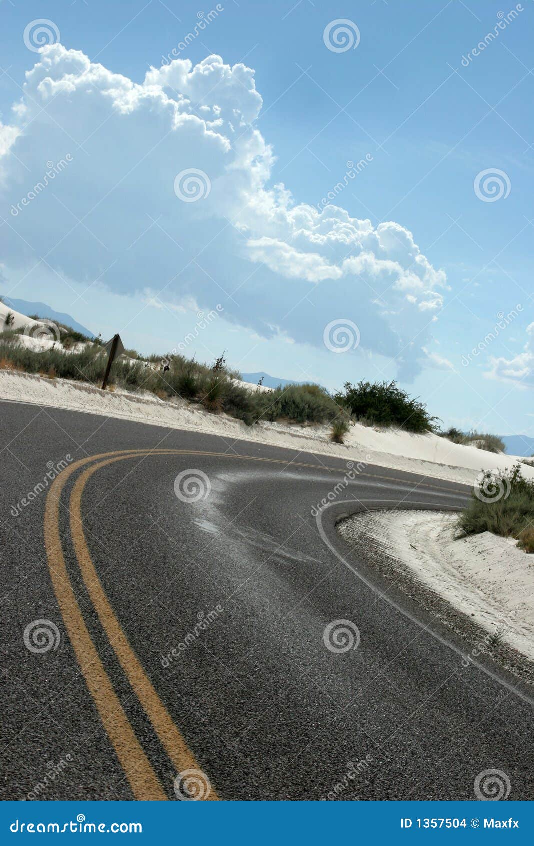 Desert highway stock photo. Image of horizon, curve, blue - 1357504