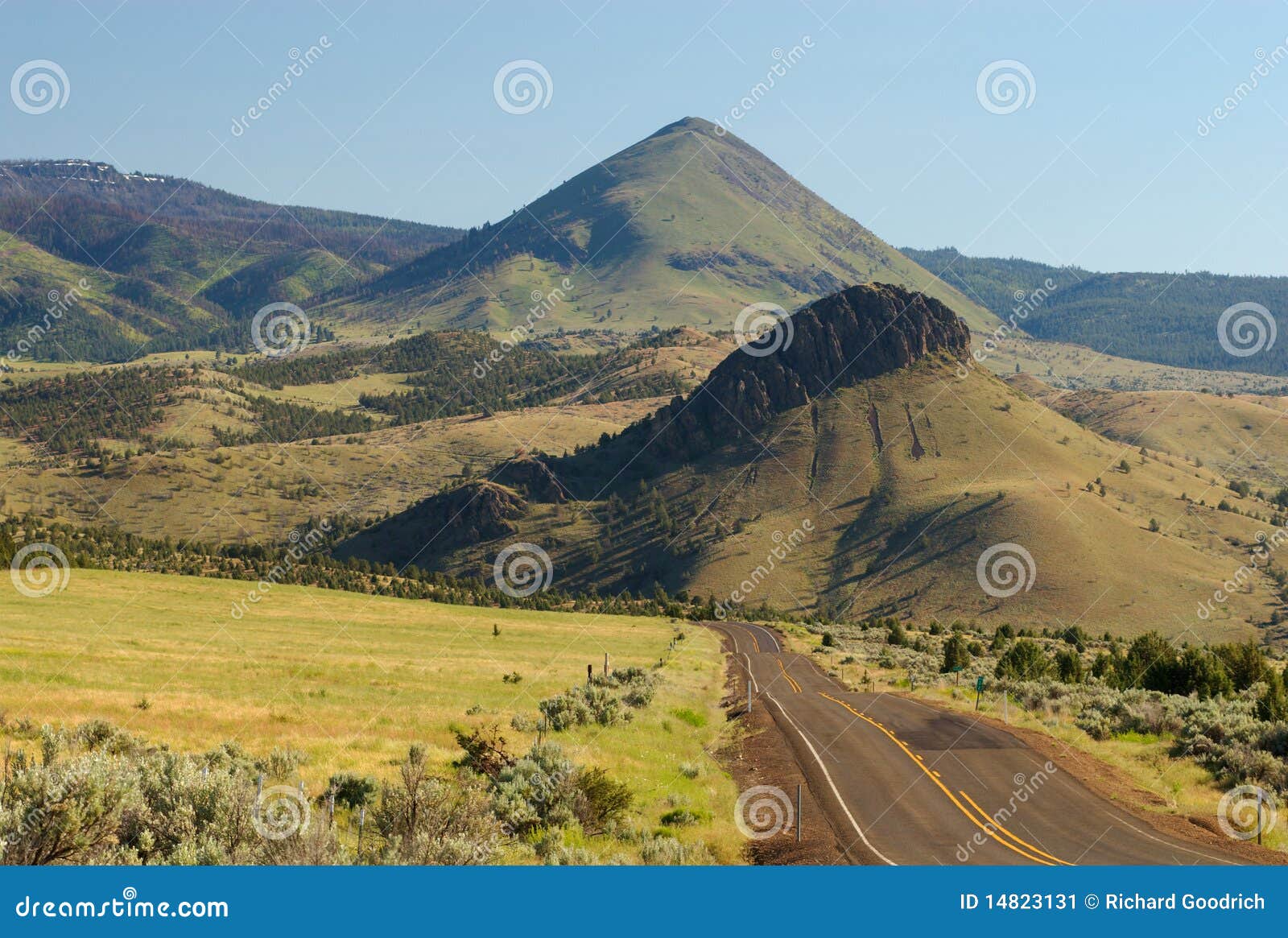 Desert Highway, Mitchell, Oregon Stock Image - Image of arid, sage ...