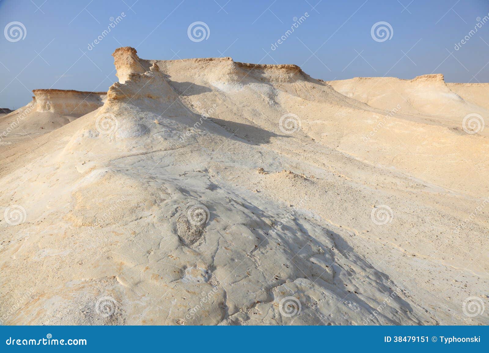 Desert landscape in Qatar stock image. Image of qatar - 38479151
