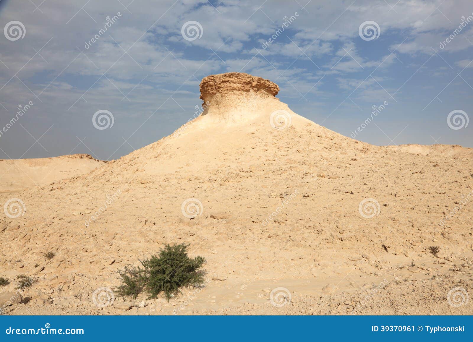 Desert landscape in Qatar stock image. Image of scenic - 39370961