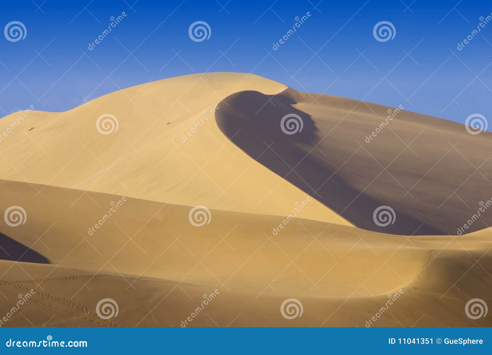 Desert Sand Dunes stock image. Image of horizon, gobi - 11041351