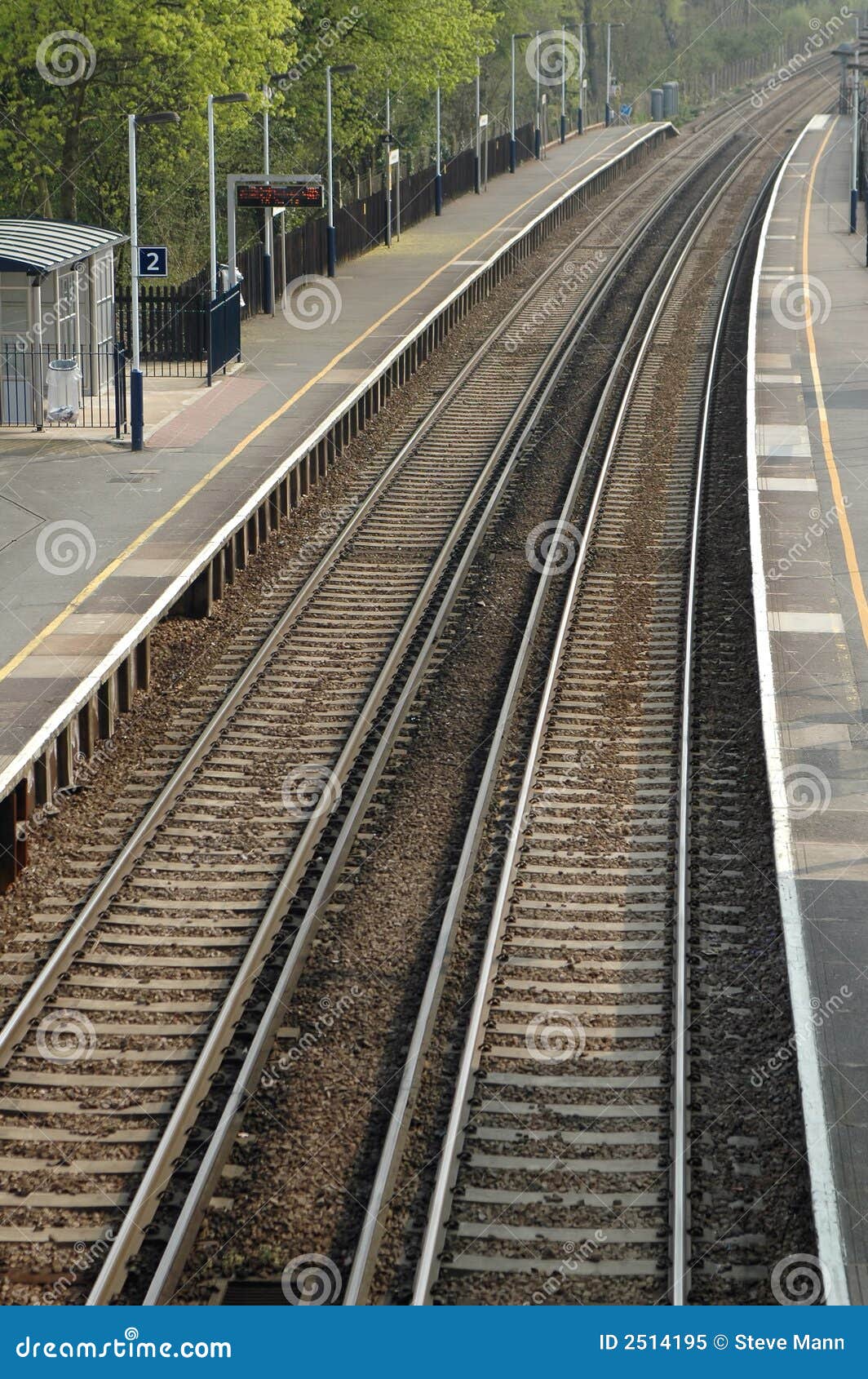 Deserted platform 3 stock image. Image of curve, railroads - 2514195
