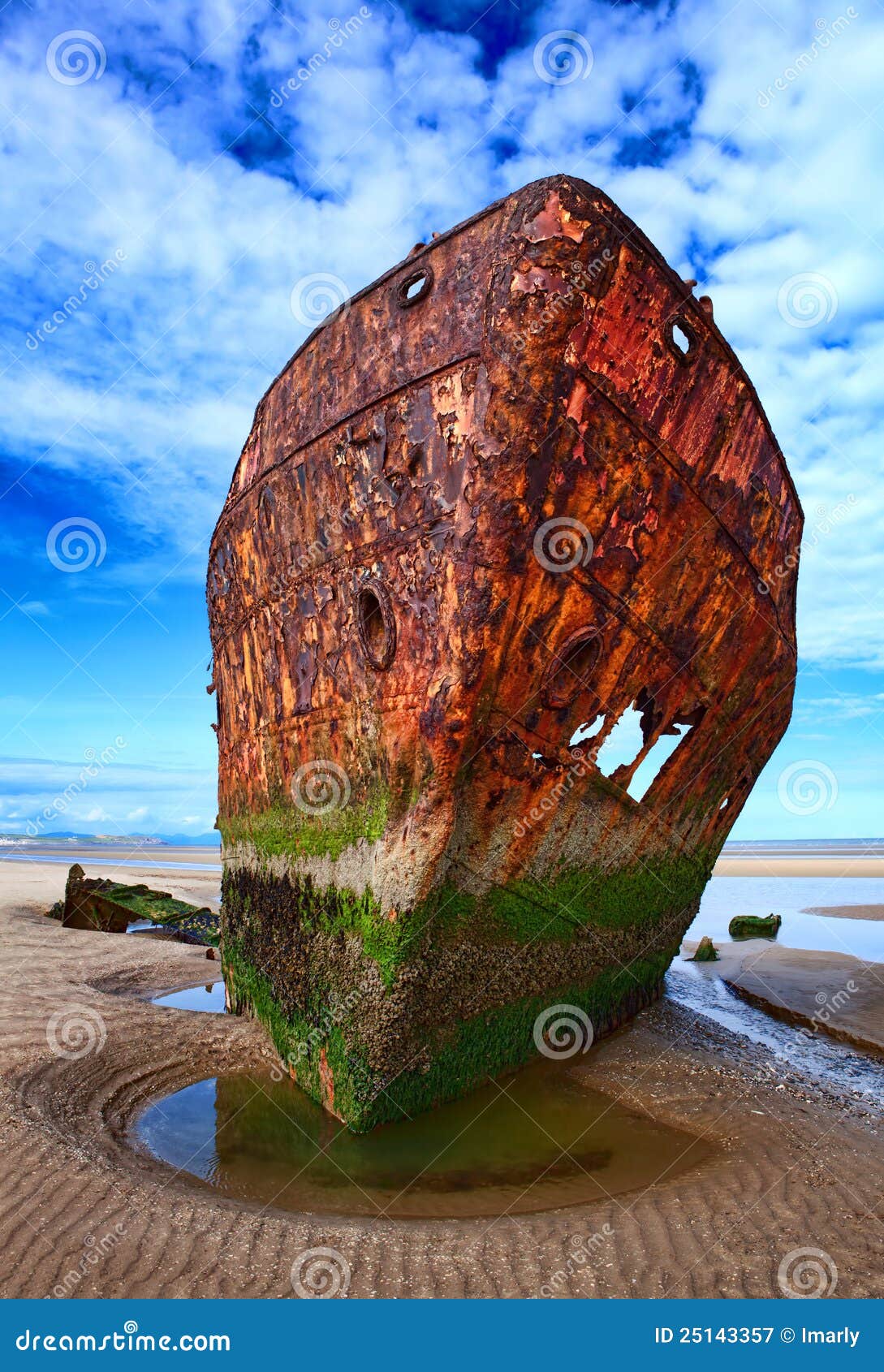 Deserted rusty ship stock image. Image of beach, ocean - 25143357
