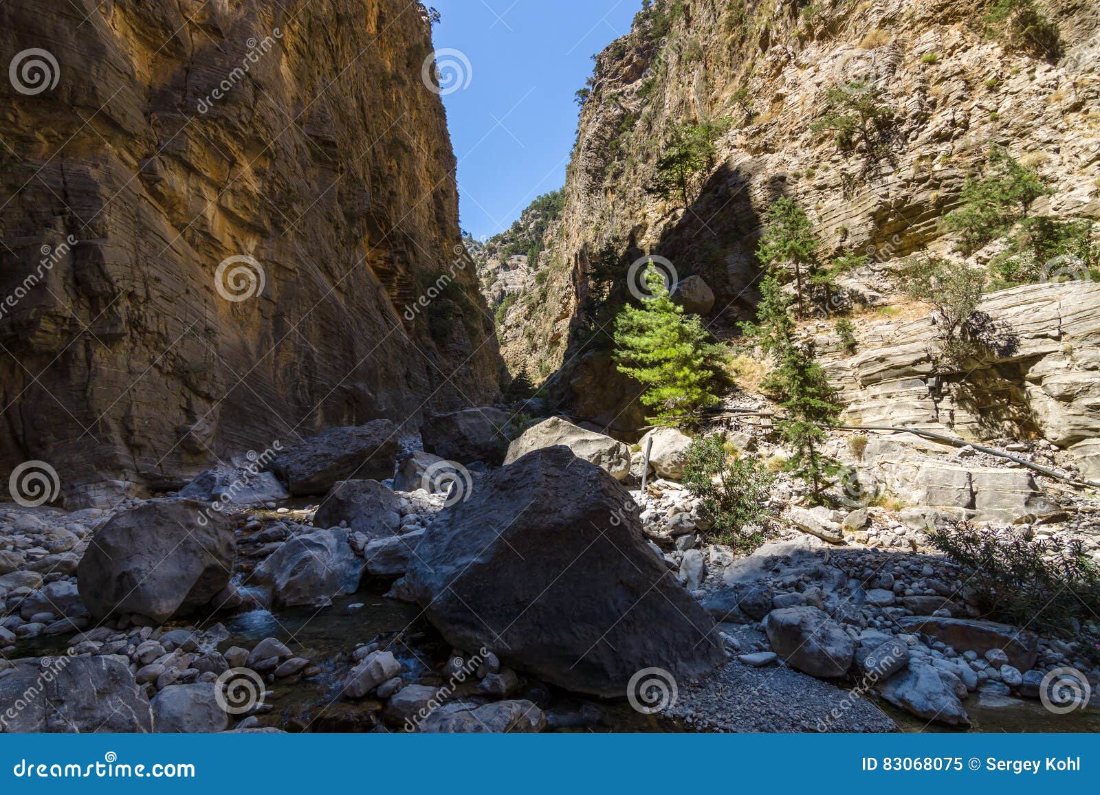 Desfiladeiro de Samaria imagem de stock. Imagem de nave - 83068075