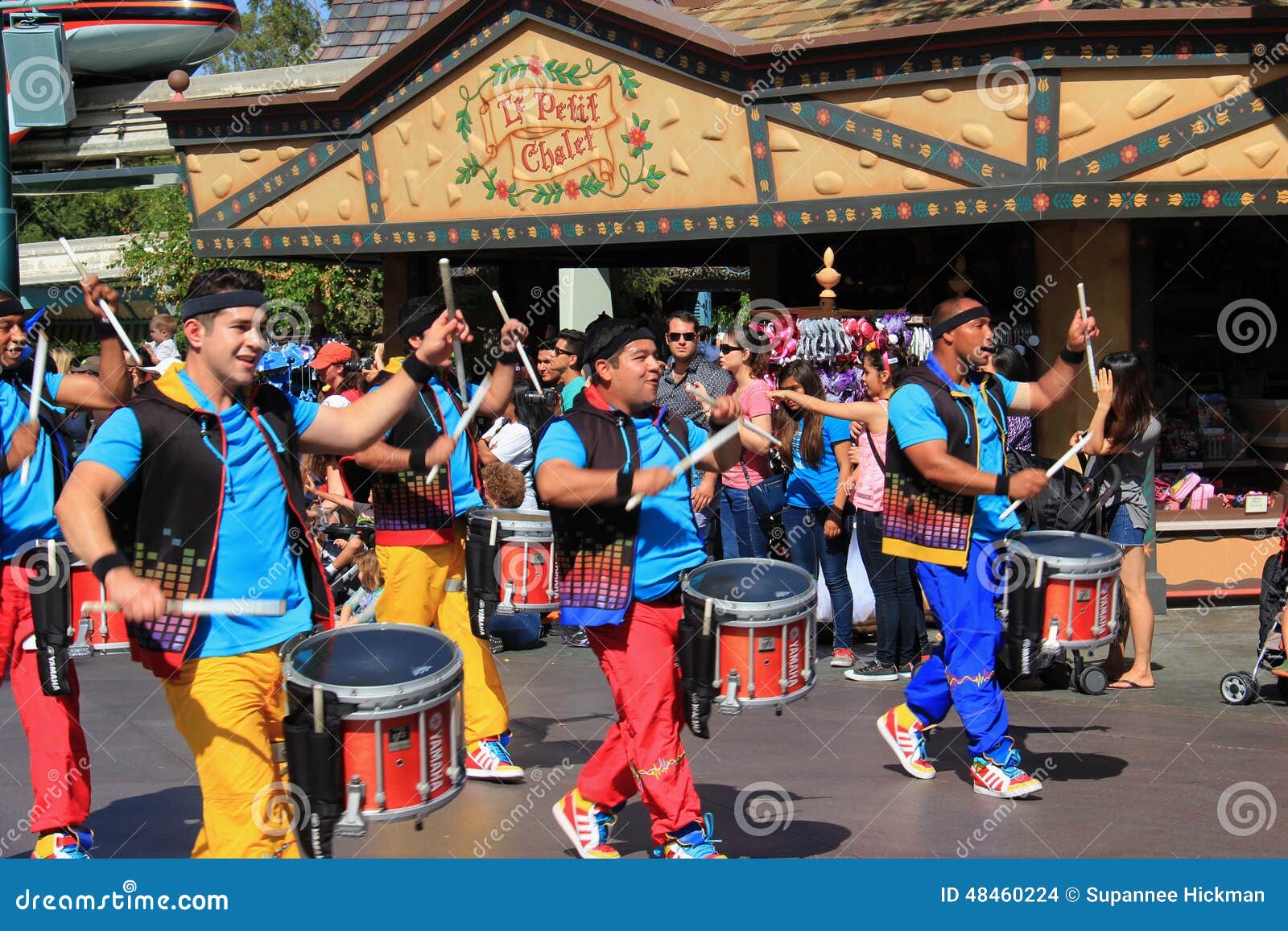 Desfile De Disney En Disneyland Imagen de archivo editorial - Imagen de ...