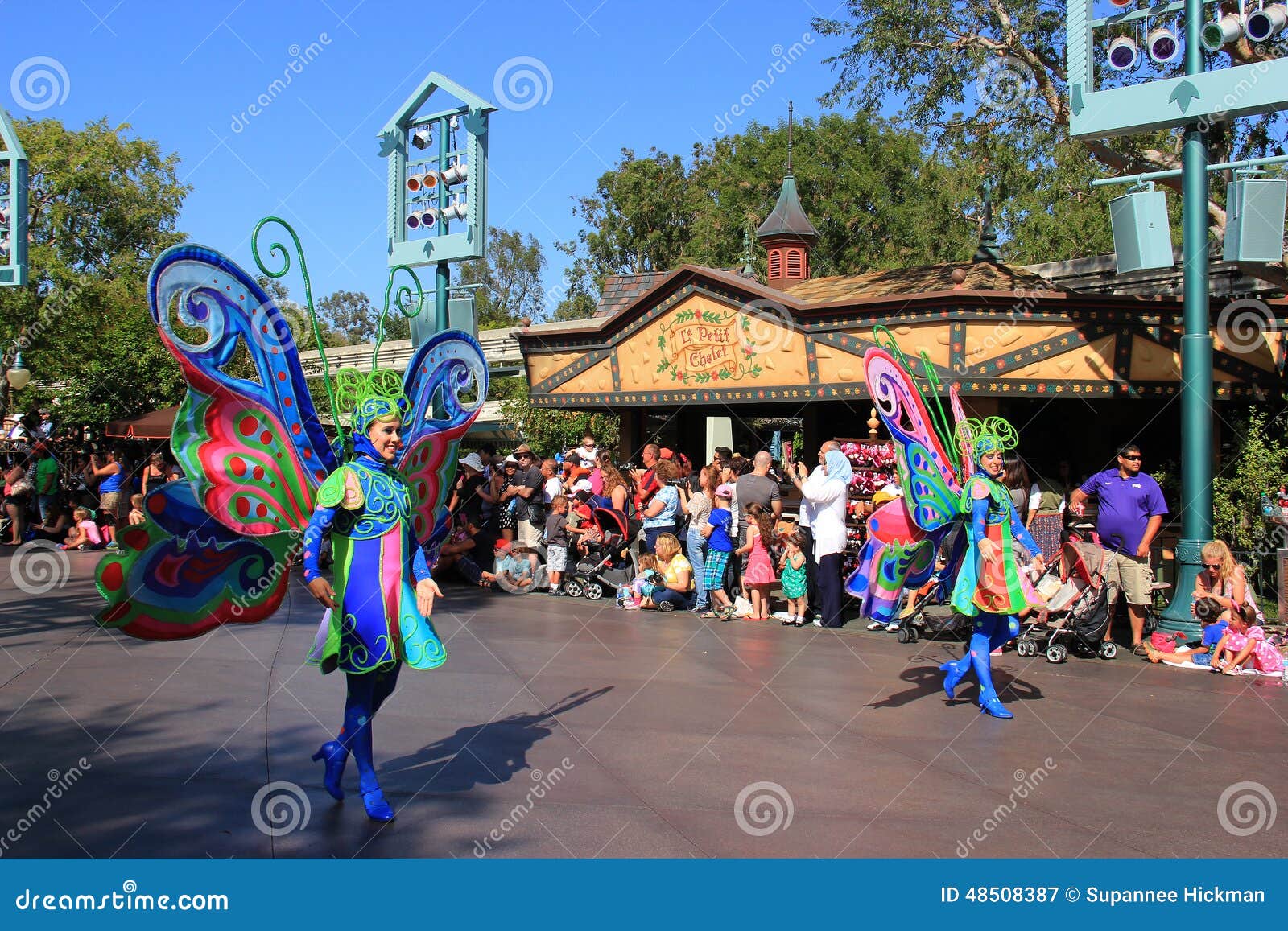 Desfile De Disney En Disneyland Fotografía editorial - Imagen de ...