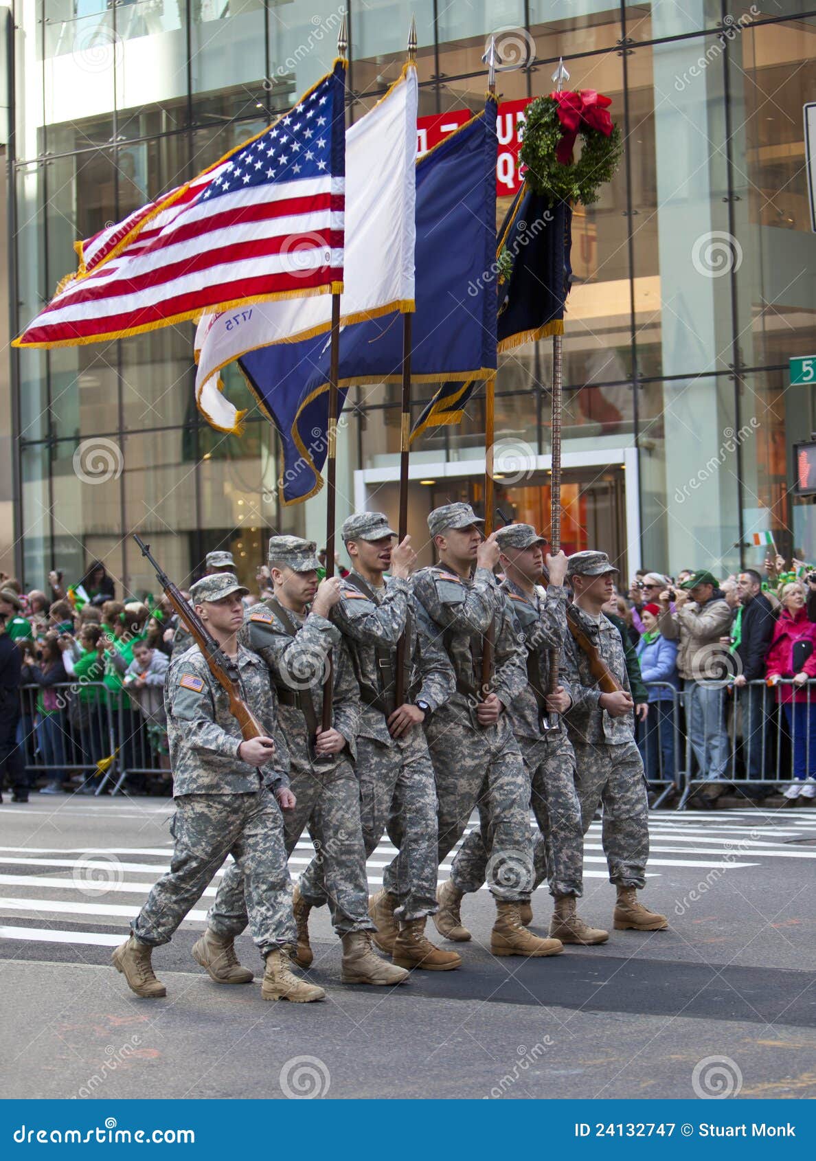 Desfile Del Día Del St. Patrick Fotografía editorial - Imagen de afuera ...