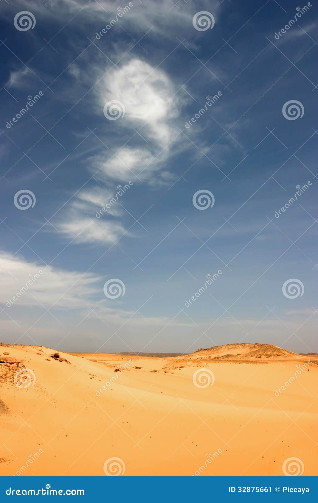 Desierto libio. imagen de archivo. Imagen de persona - 32875661