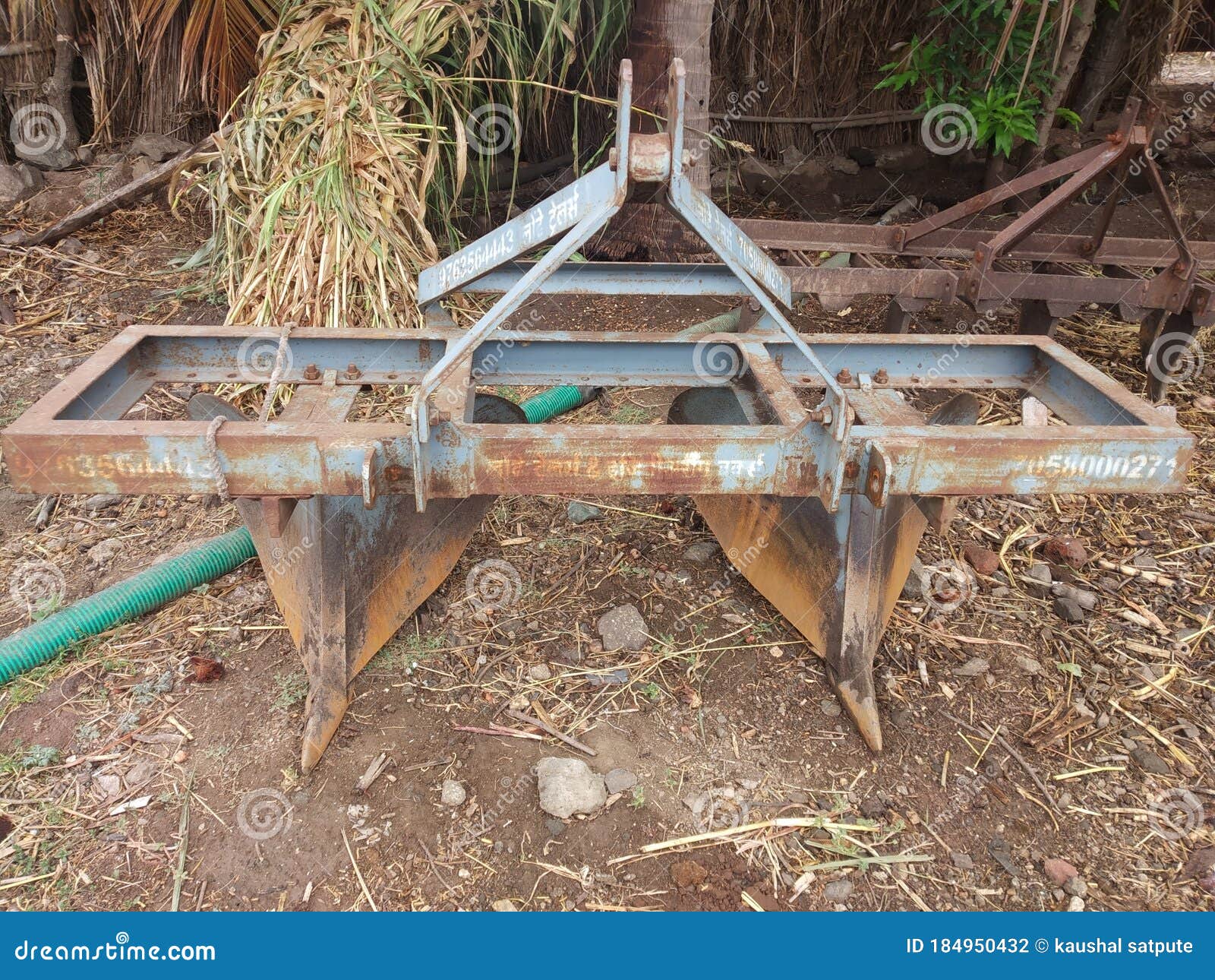 Design Antigo Feito Com Ferramenta De Aragem De Metal Fotografia ...