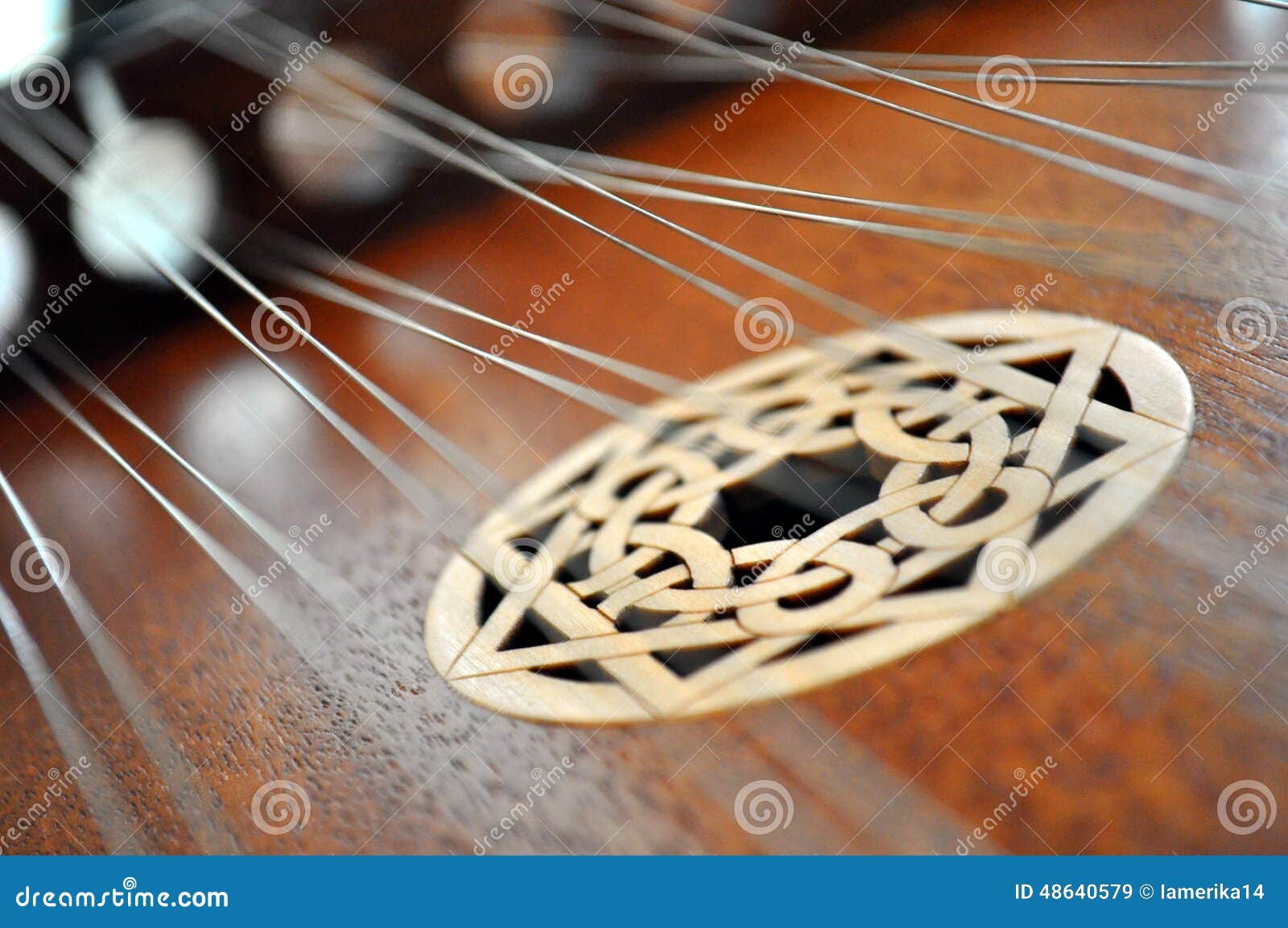 Design Auf Einem Gehämmerten Hackbrett Stockbild - Bild von musik ...