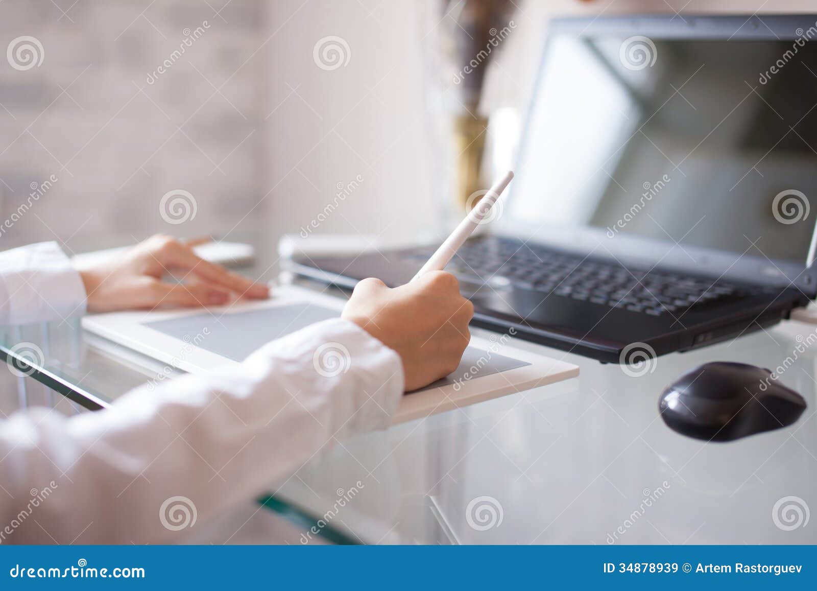 Designer Using a Graphics Pad Stock Image - Image of sketch, occupation ...