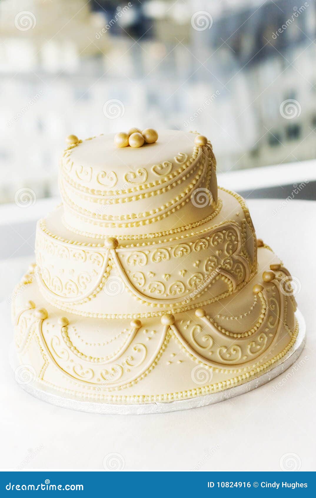 Designer wedding cake stock photo. Image of beauty, brunette - 10824916