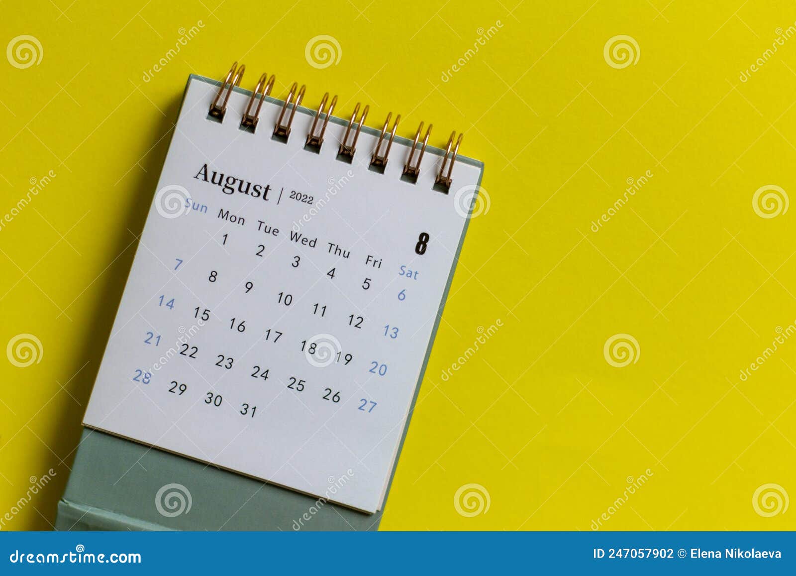 Desktop Mini Calendar for August 2022 on the Table Stock Photo - Image ...