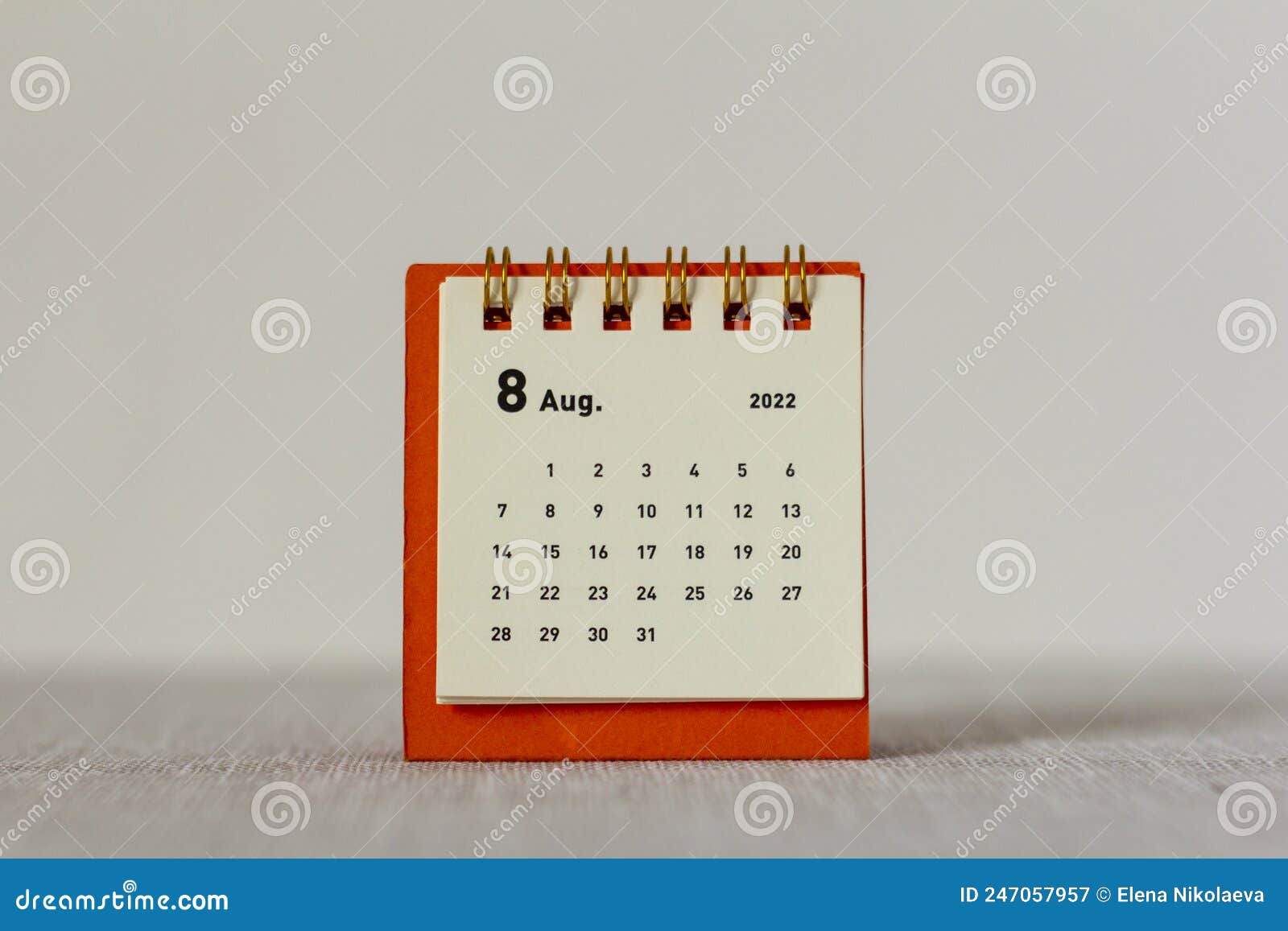 Desktop Mini Calendar for August 2022 on the Table Stock Image - Image ...