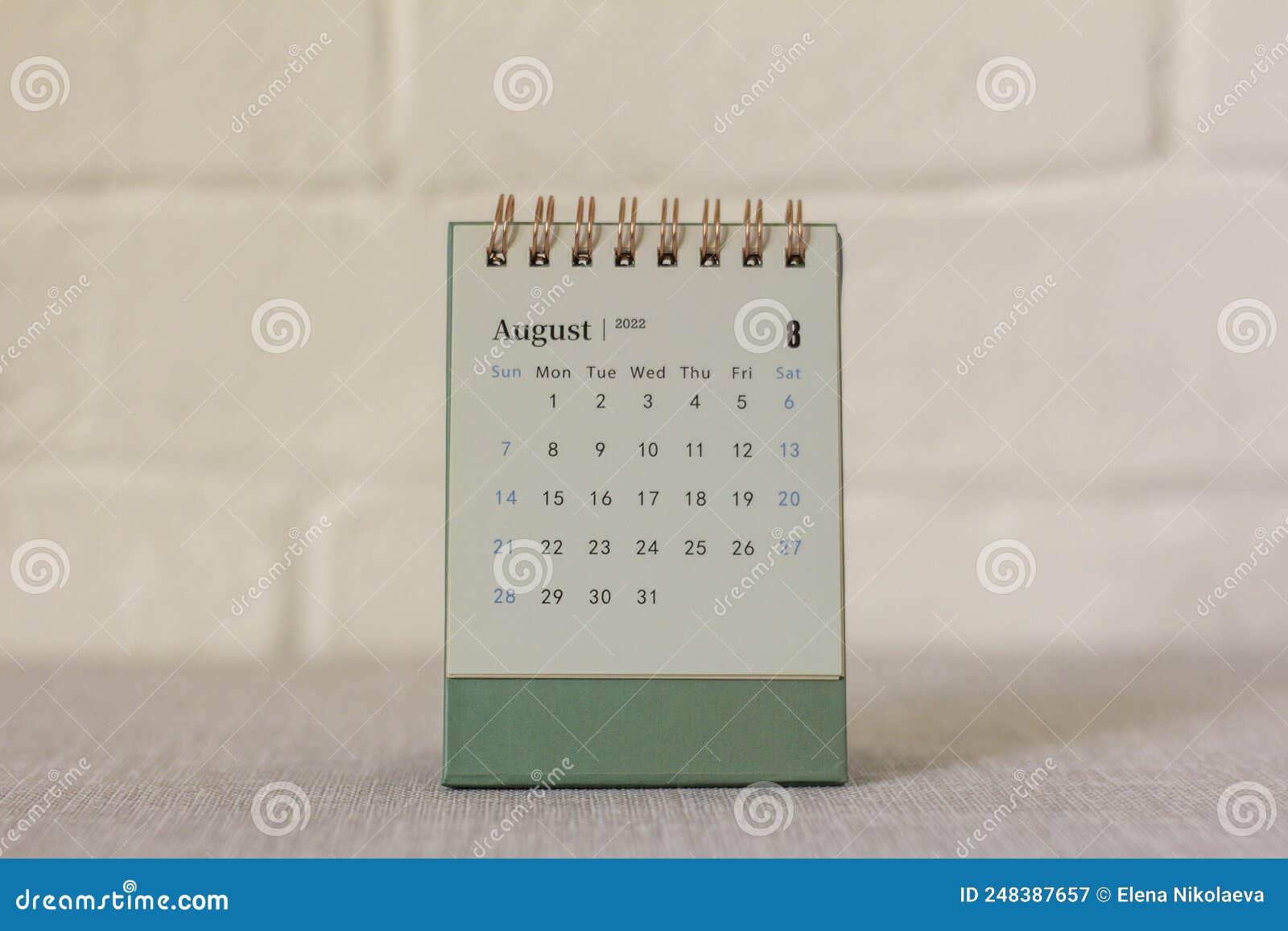Desktop Mini Calendar for August 2022 on the Table Stock Image - Image ...