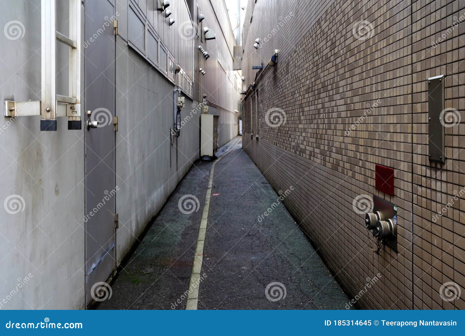 Desolate Alley in the City. Stock Image - Image of hallway, passage ...