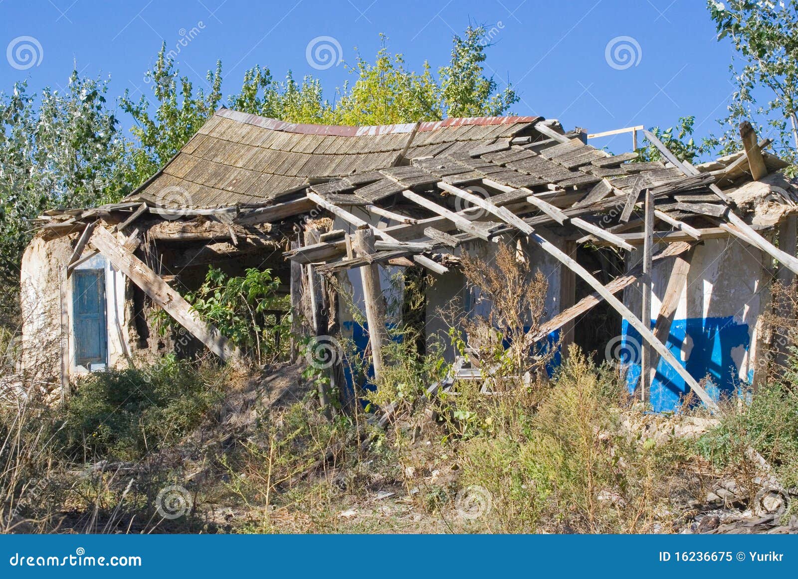 Desolate house stock image. Image of tree, home, ruin - 16236675