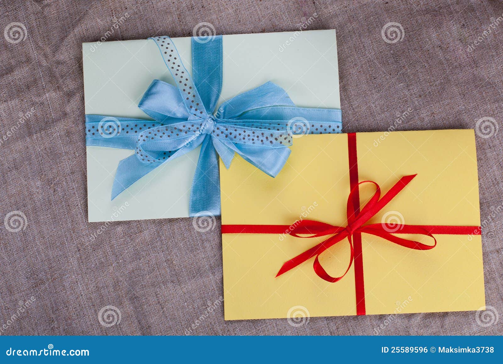 Despedida De Dois Envelopes Amarrado Com Fita Foto de Stock - Imagem de ...