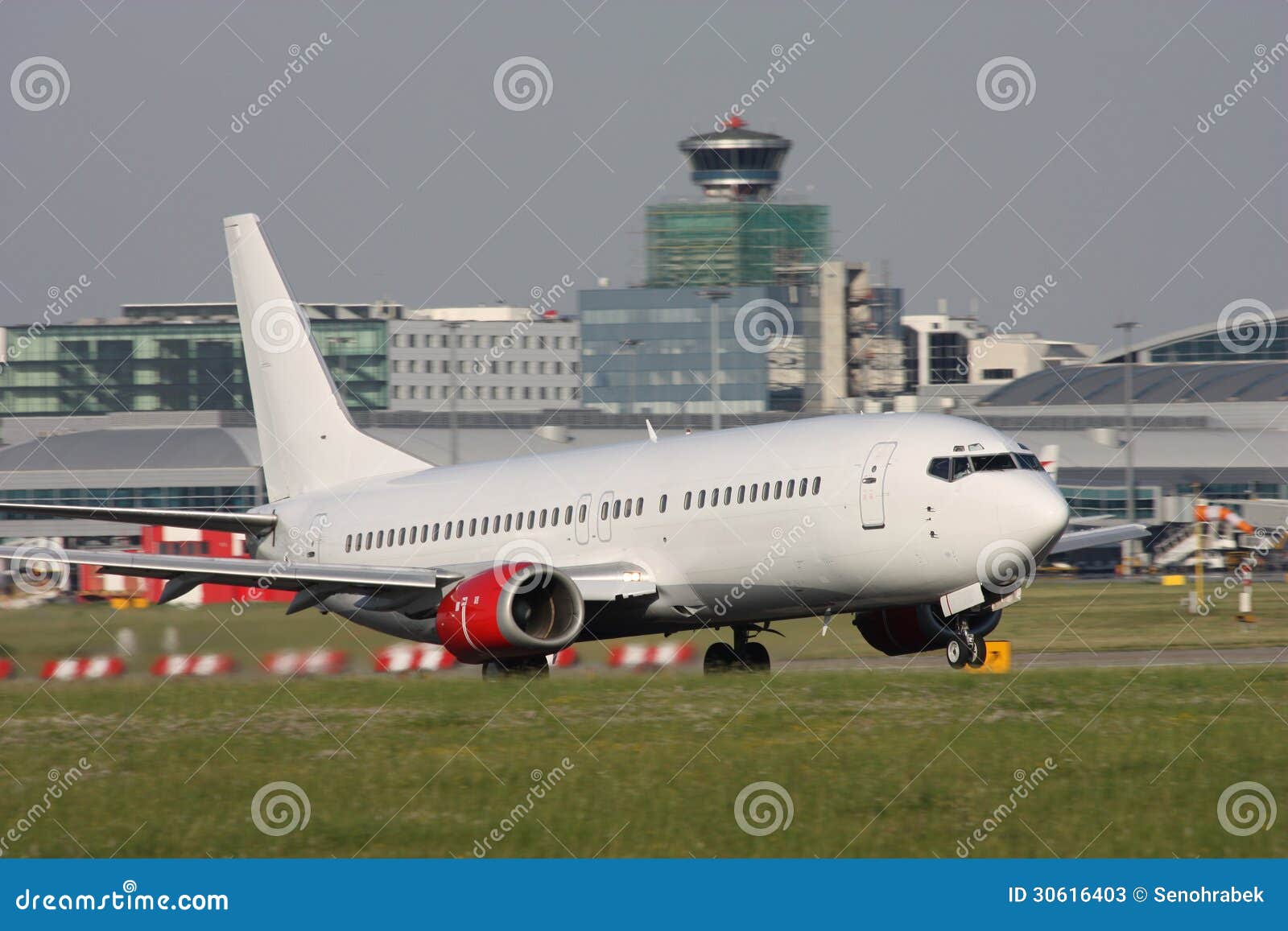 Despegue de los aviones imagen de archivo. Imagen de salida - 30616403
