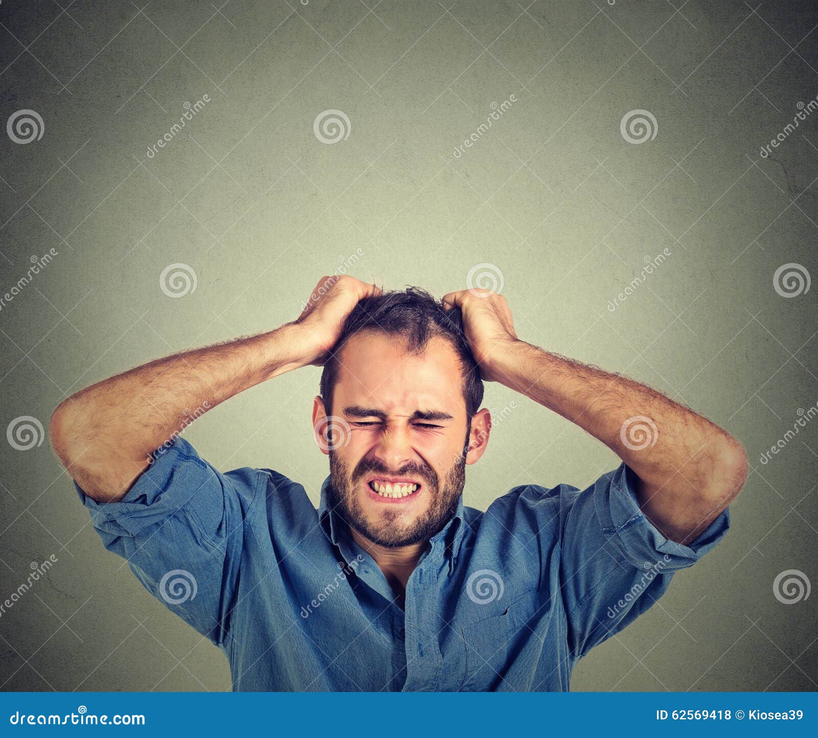 Desperat stressad man arkivfoto. Bild av kaukasisk, bakgrund - 62569418