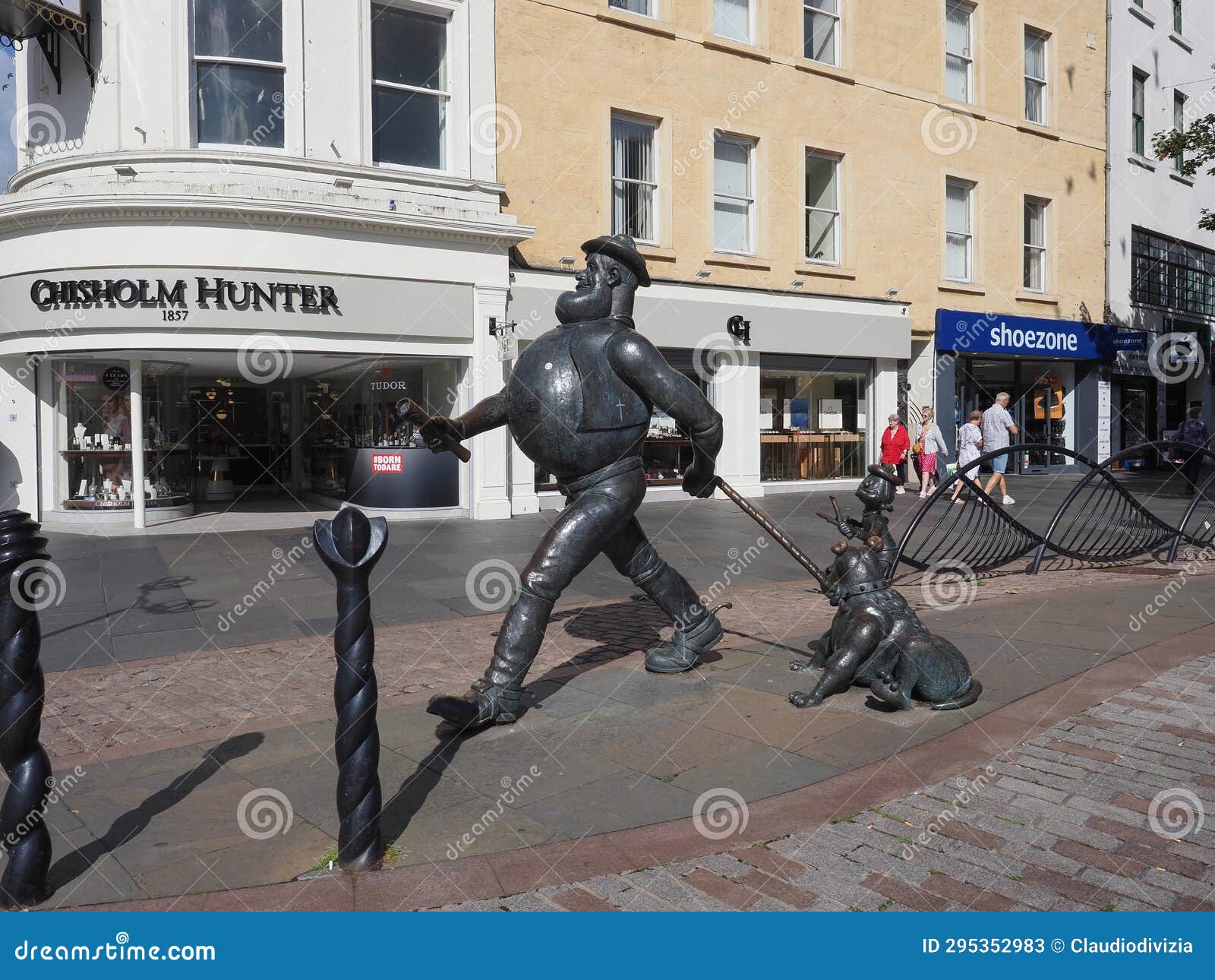 Desperate Dan Statue in Dundee Editorial Stock Photo - Image of ...
