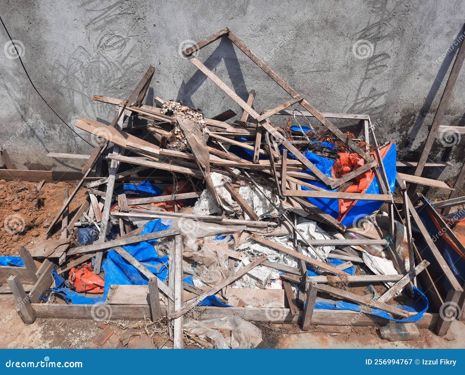 Desperdicio De Material De Madera Imagen de archivo - Imagen de suelo ...